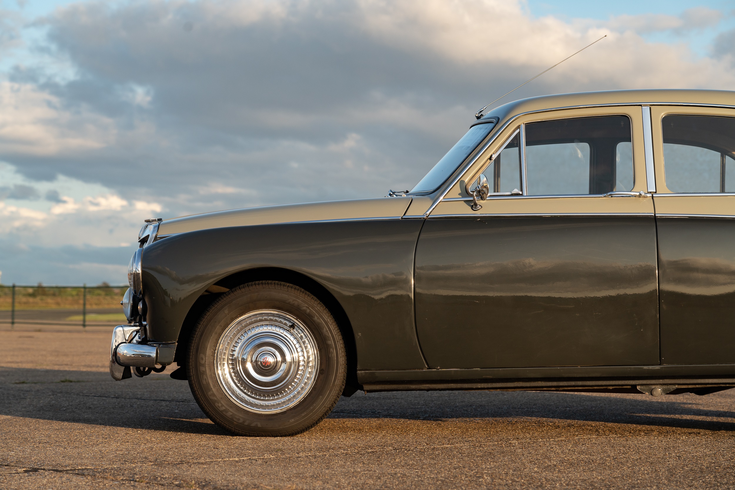 Lot 471 - 1958 MG Magnette ZB Varitone