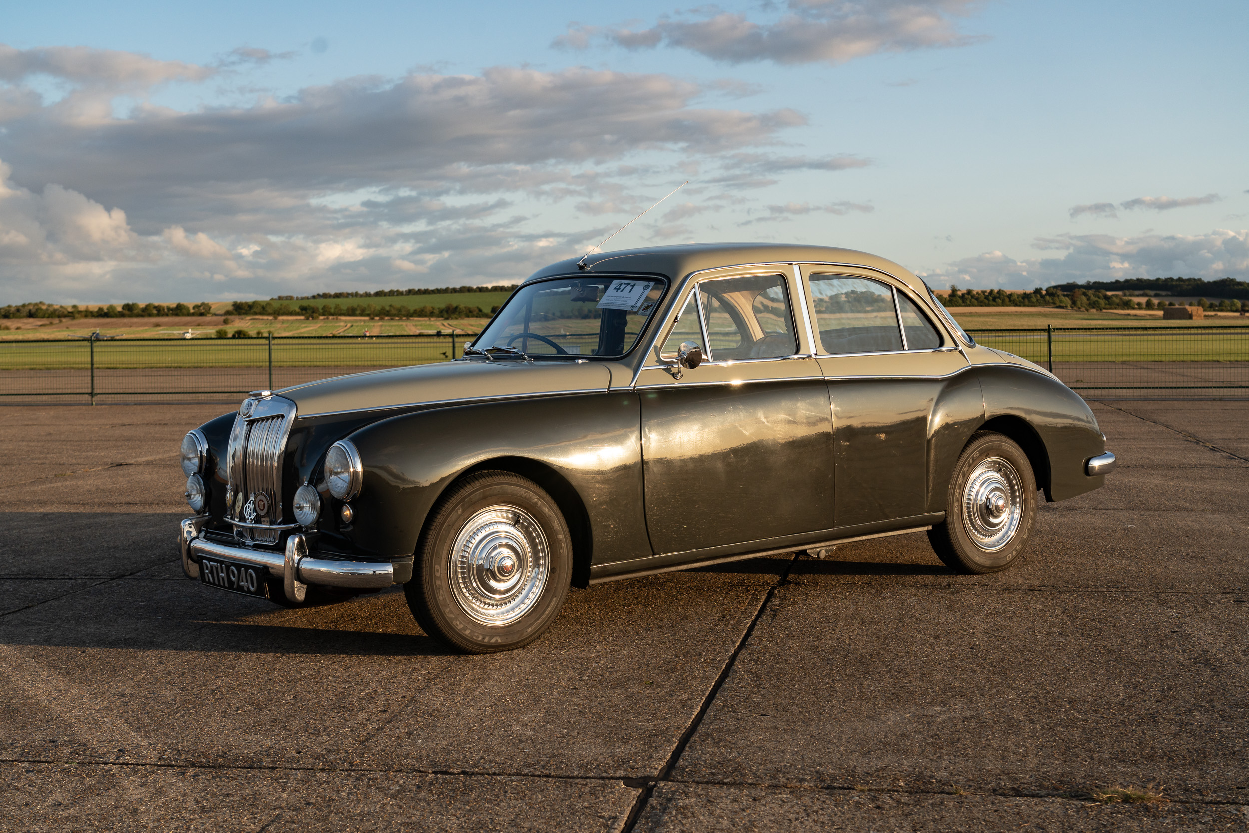 Lot 471 - 1958 MG Magnette ZB Varitone