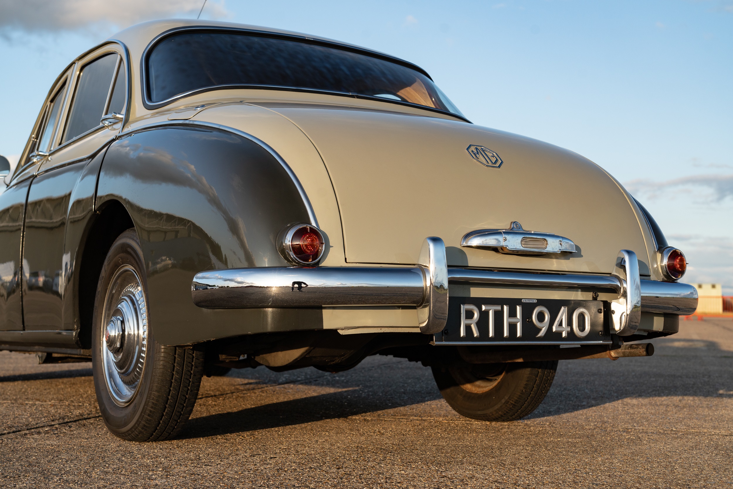 Lot 471 - 1958 MG Magnette ZB Varitone