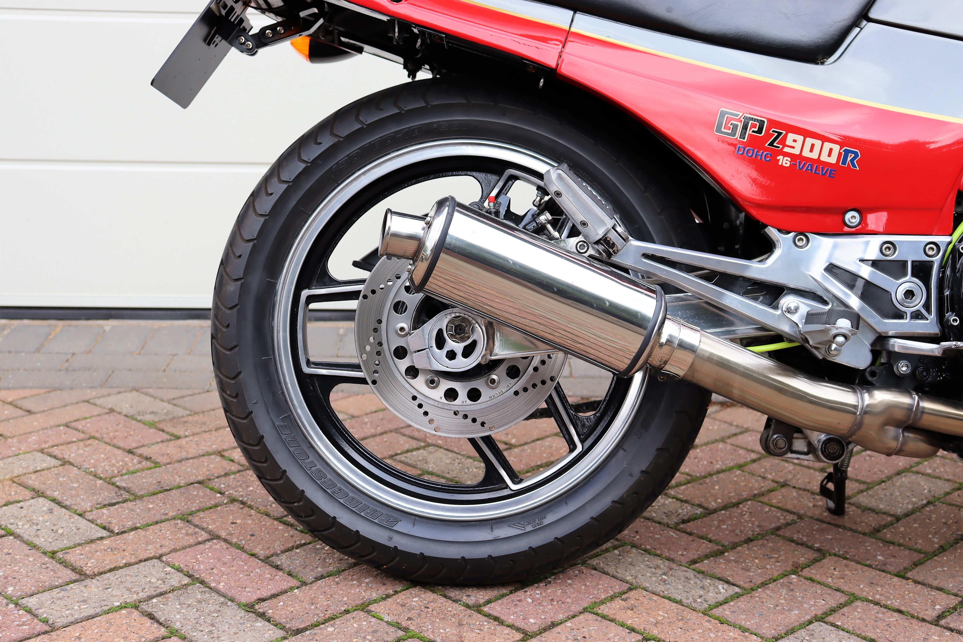 Lot 200 - 1984 Kawasaki GPZ 900R