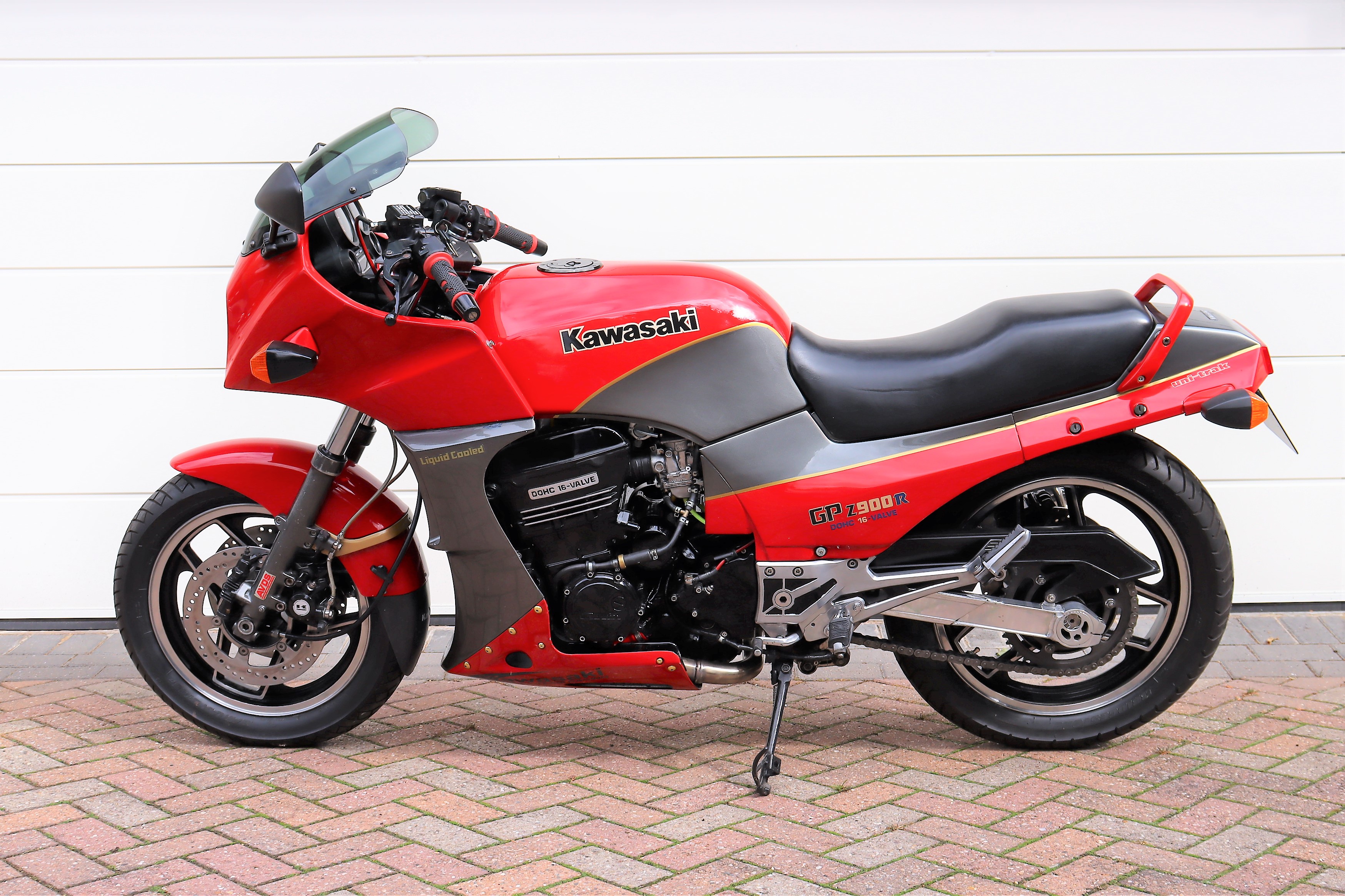 Lot 200 - 1984 Kawasaki GPZ 900R