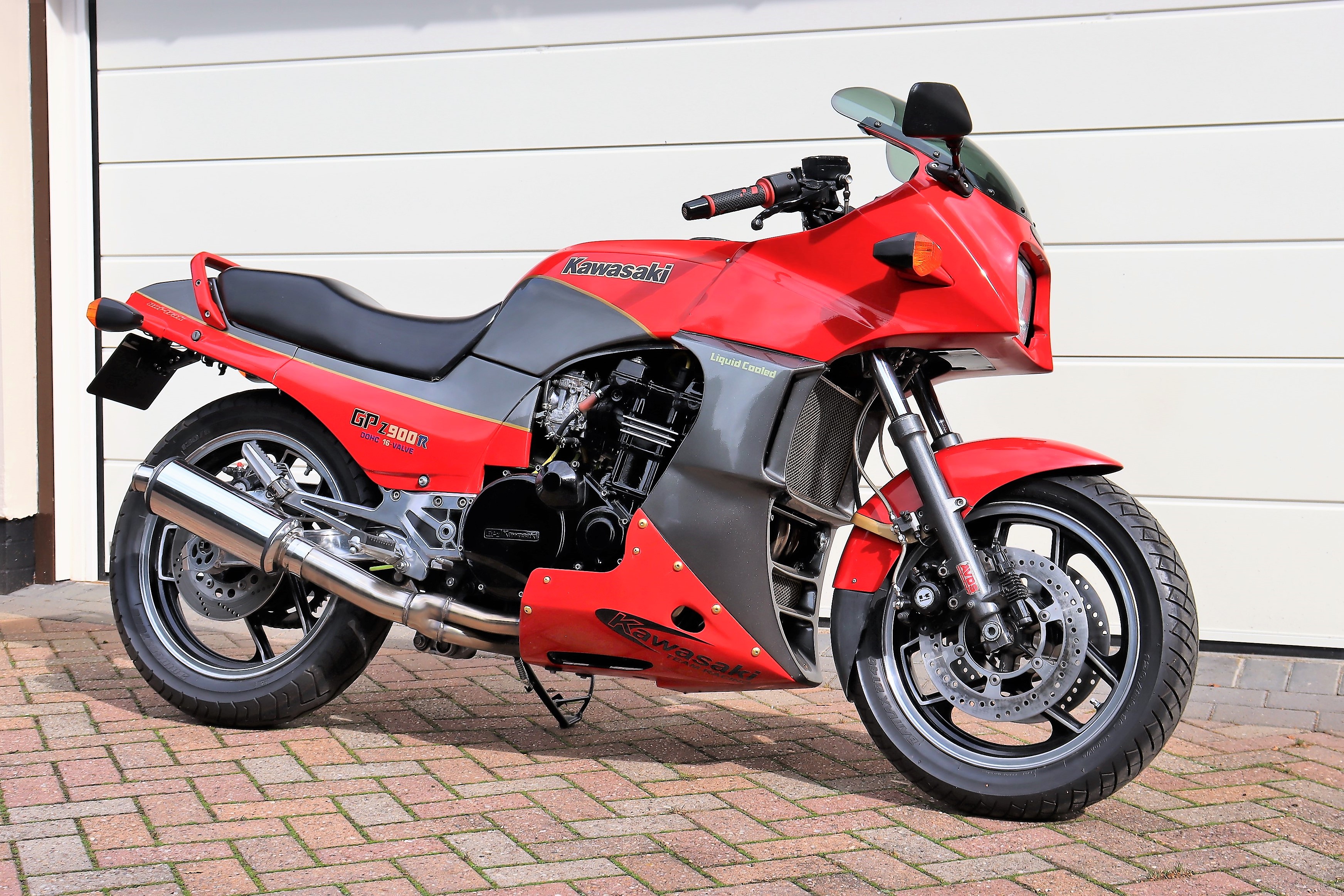 Lot 200 - 1984 Kawasaki GPZ 900R