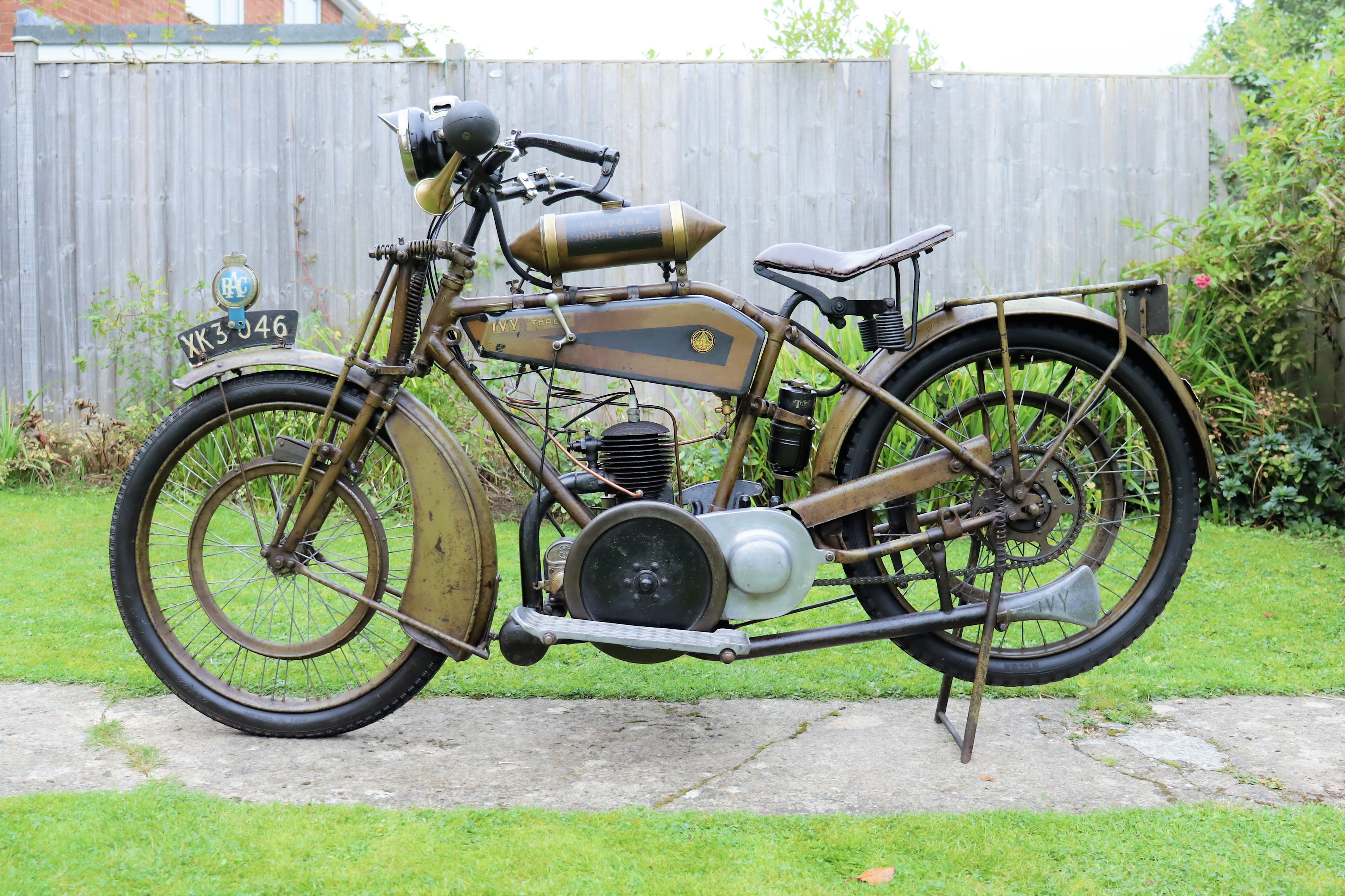 Lot 288 - 1922 Ivy Three De Lux