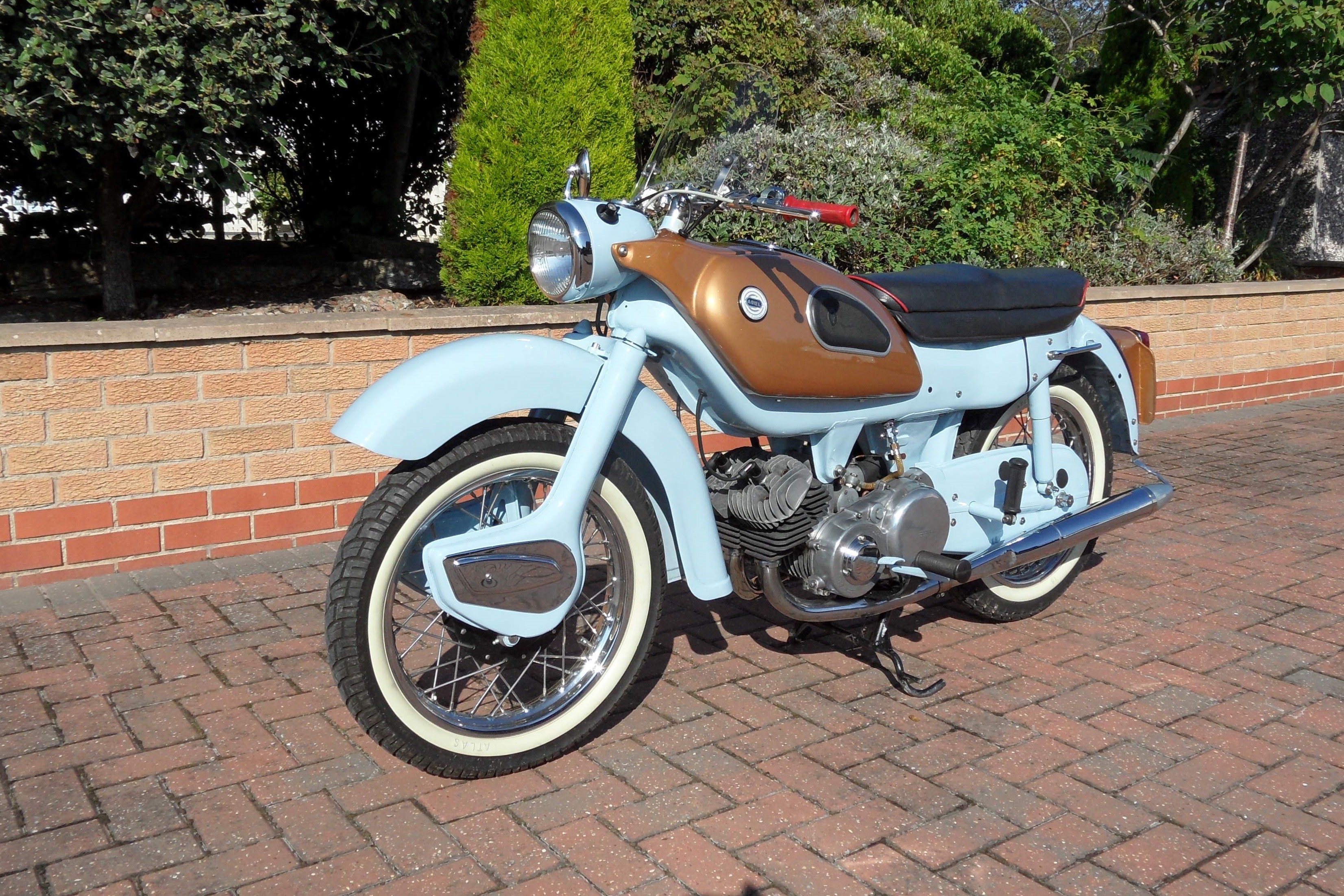 Lot 248 - 1961 Ariel Golden Arrow