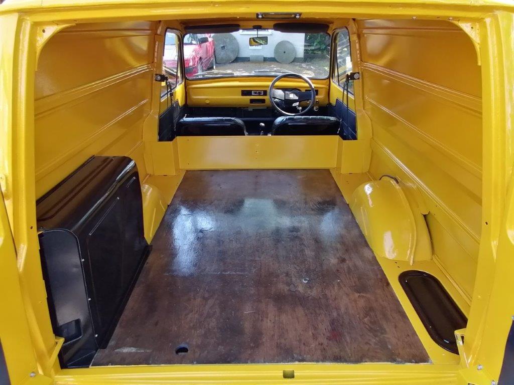 Lot 39 - 1982 Bedford HA 110 Van
