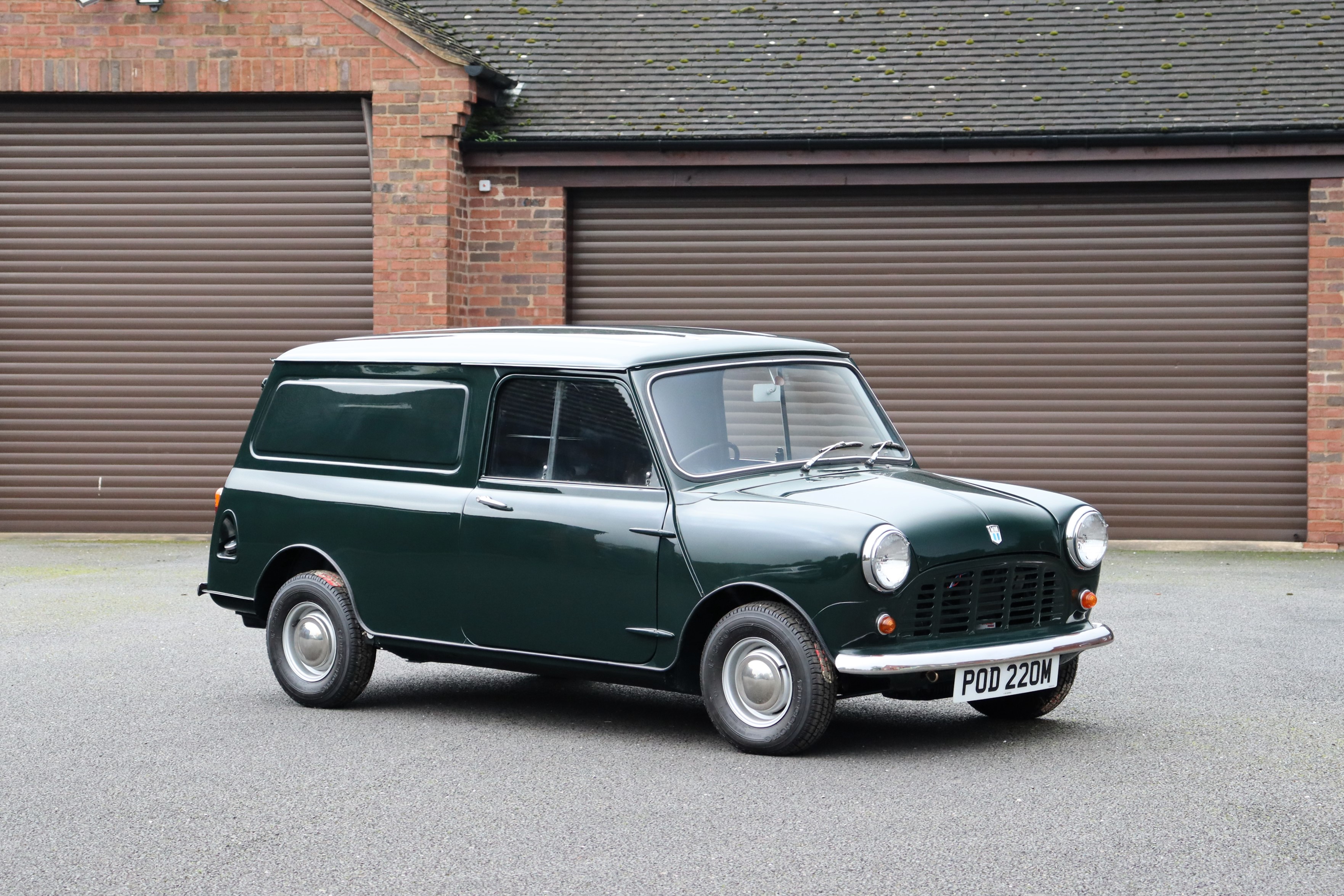 Lot 82 - 1974 Austin Mini Van 850