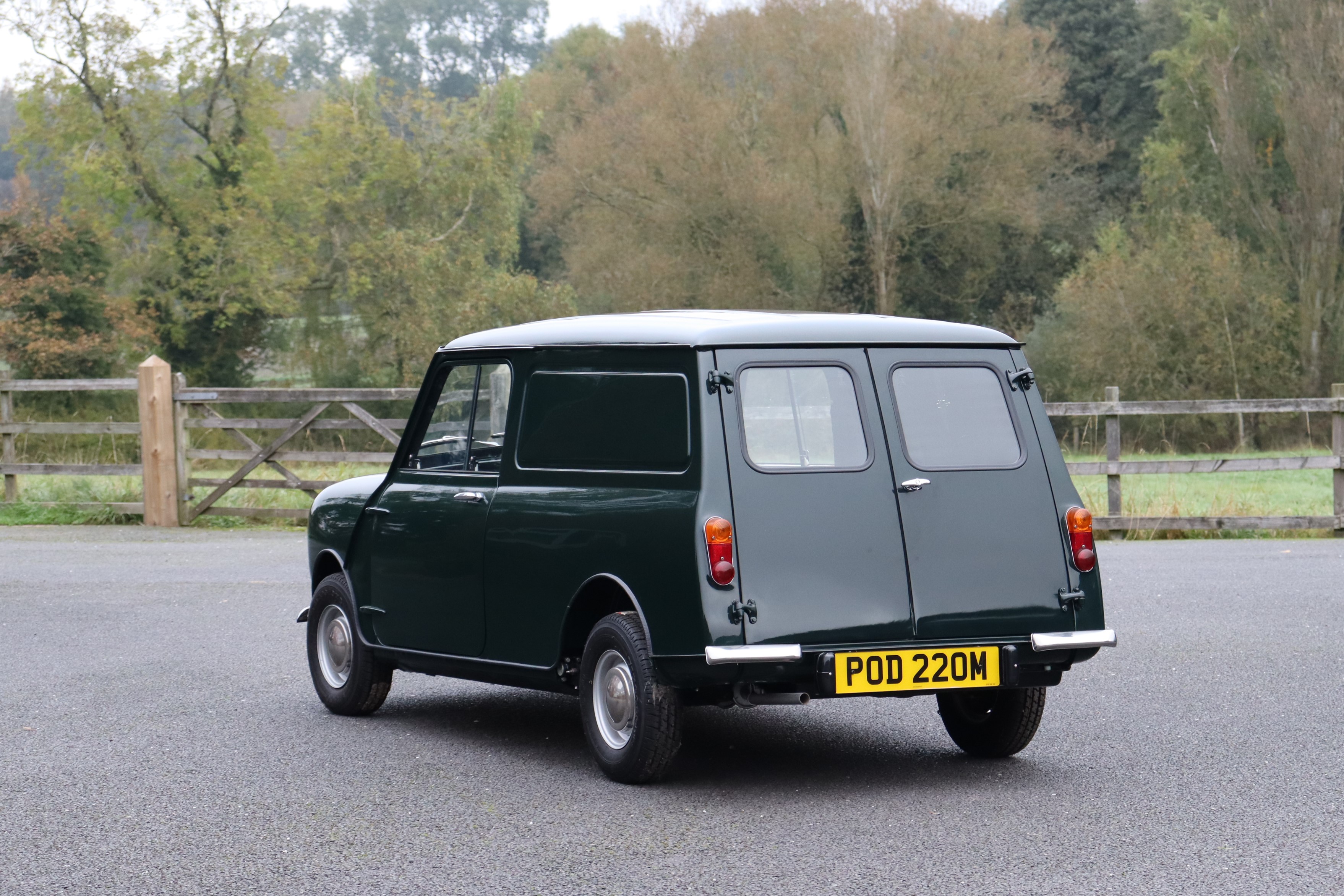 Lot 82 - 1974 Austin Mini Van 850