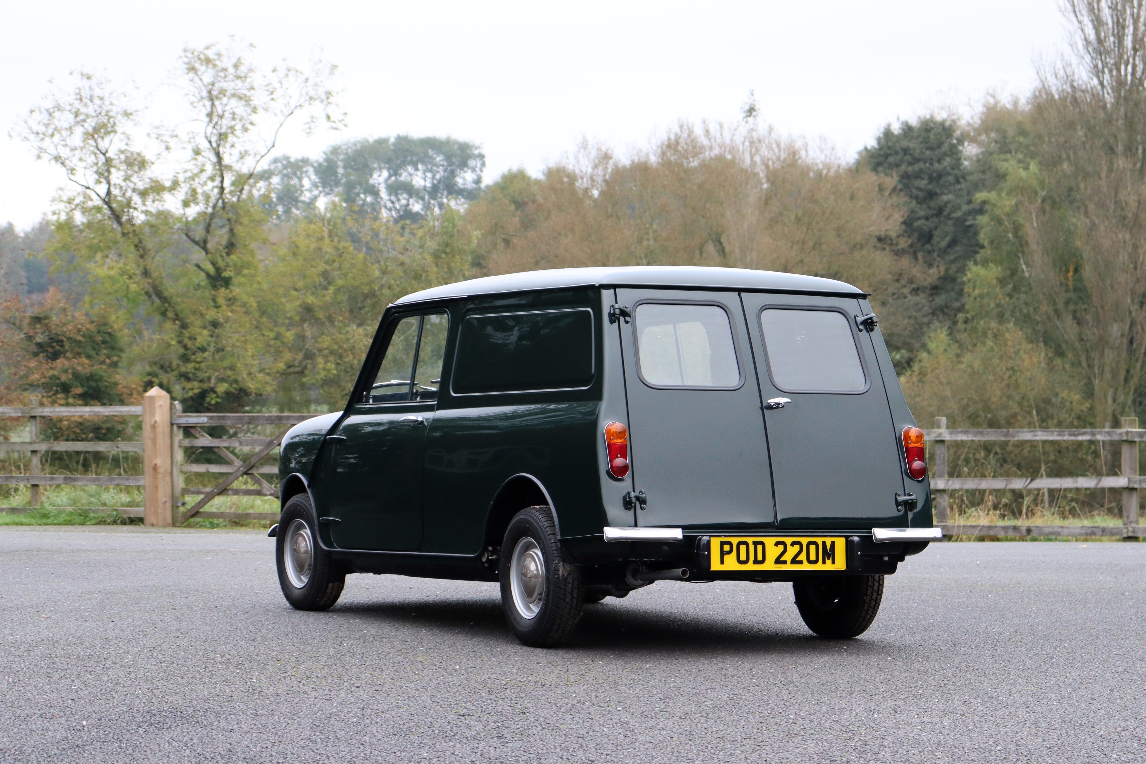 Lot 82 - 1974 Austin Mini Van 850