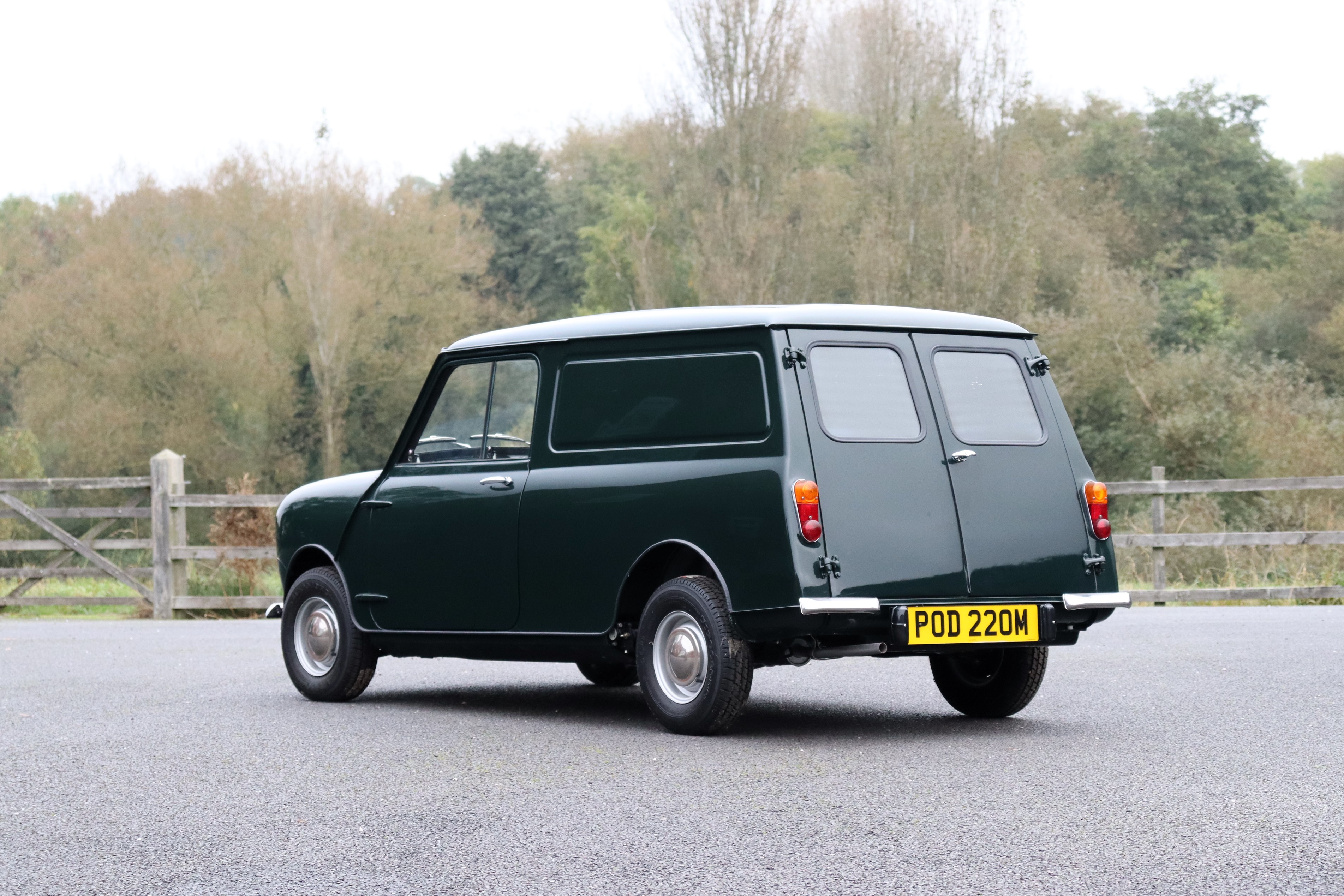Lot 82 - 1974 Austin Mini Van 850
