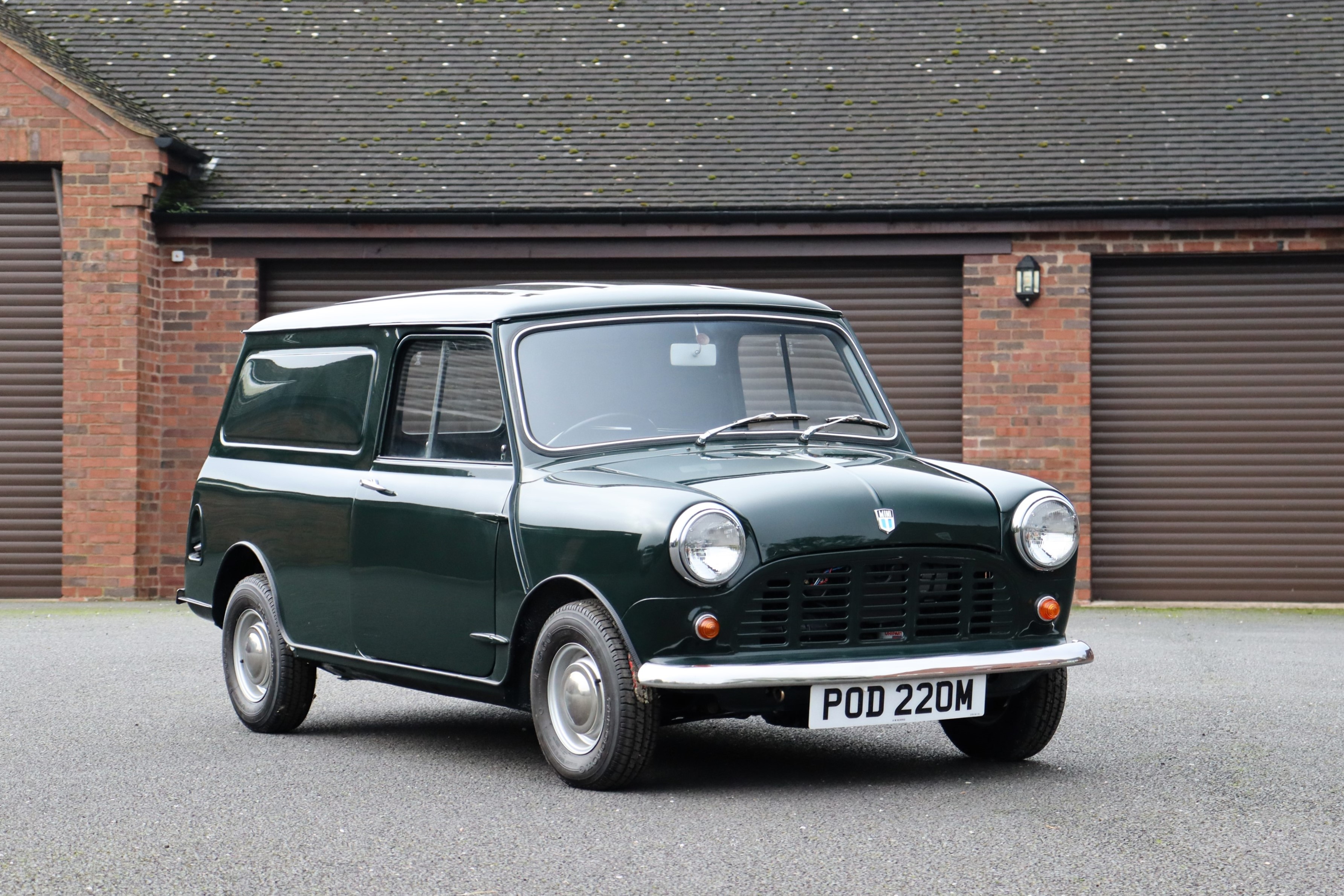 Lot 82 - 1974 Austin Mini Van 850