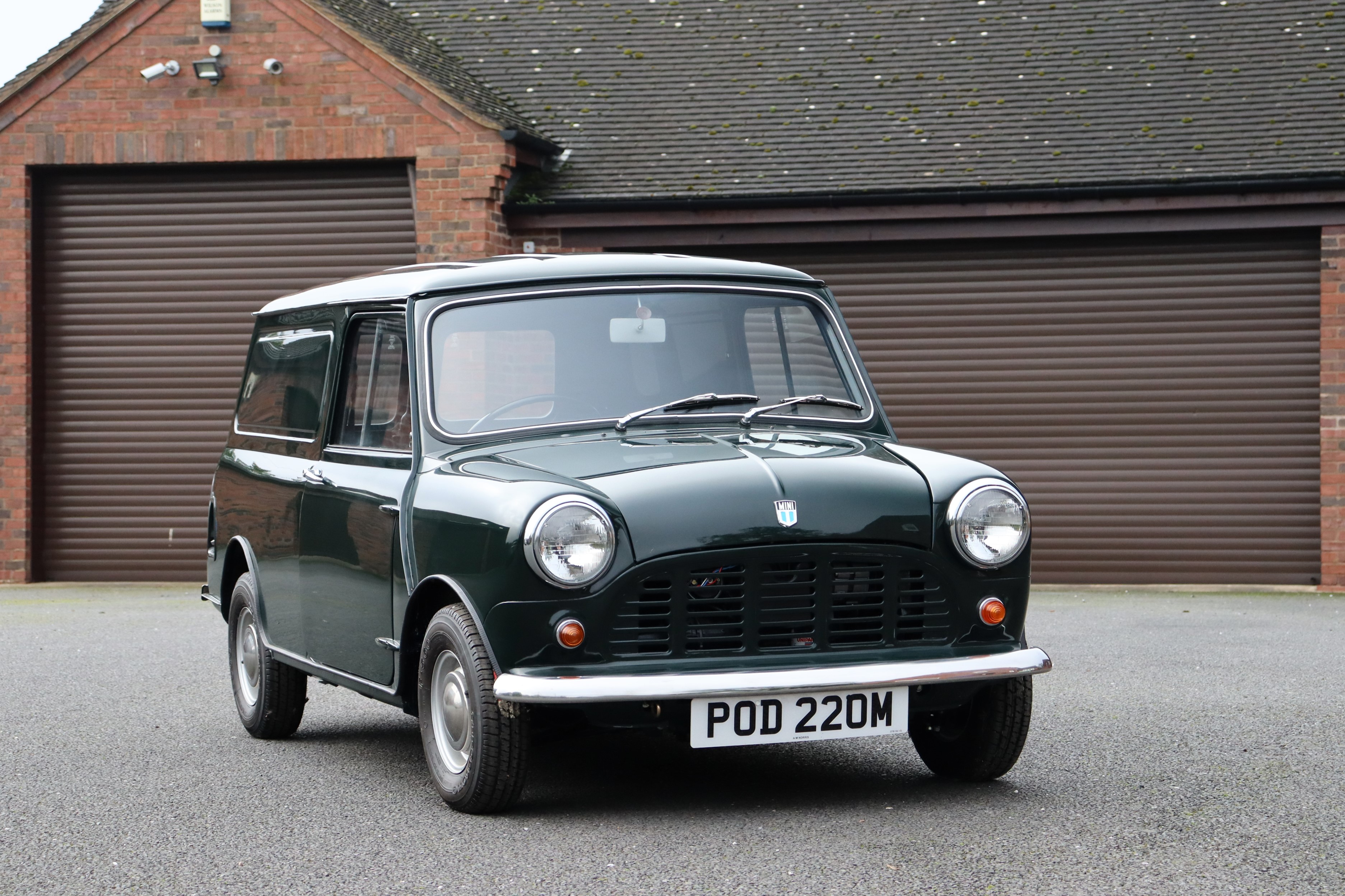Lot 82 - 1974 Austin Mini Van 850