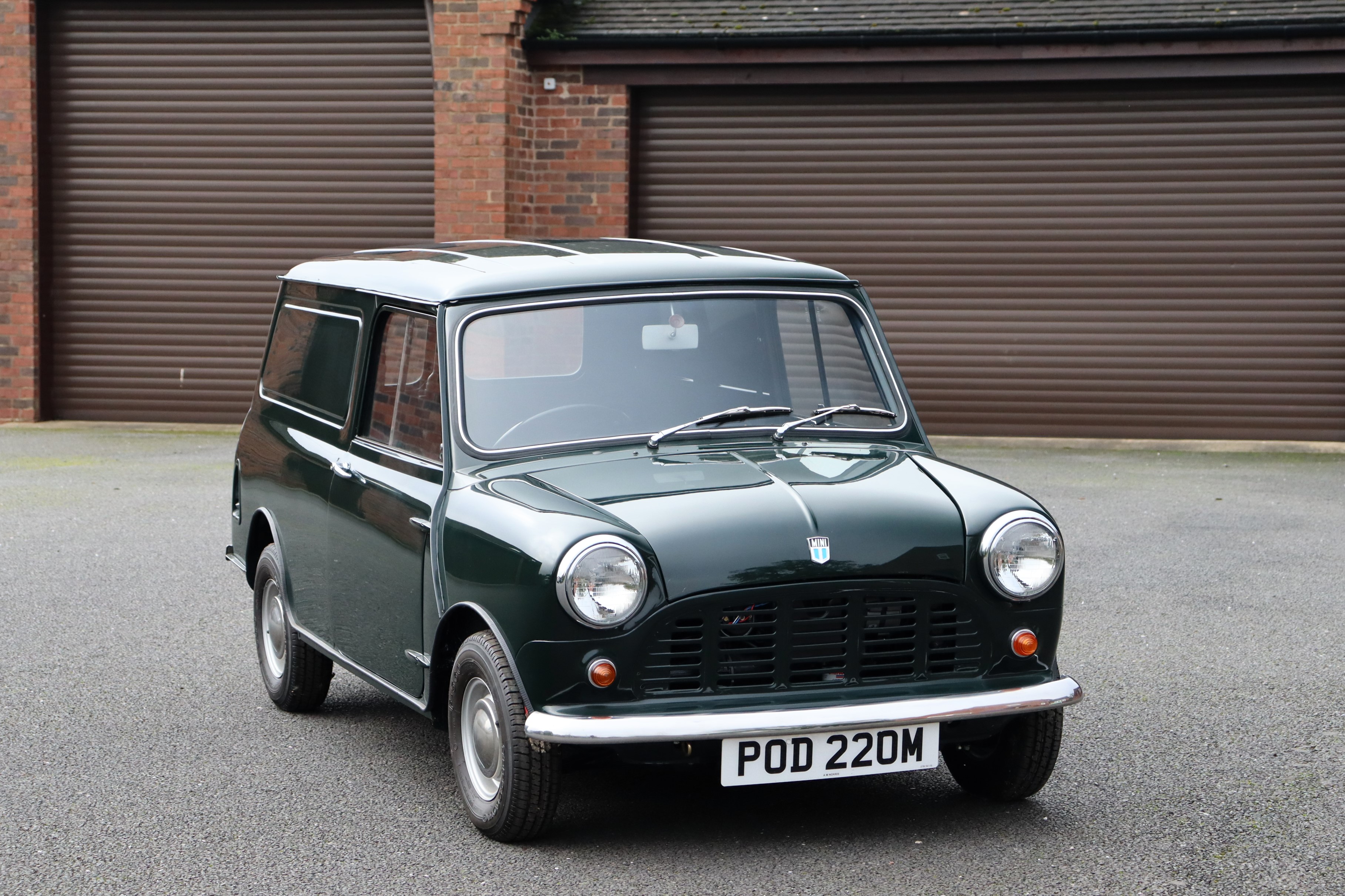 Lot 82 - 1974 Austin Mini Van 850