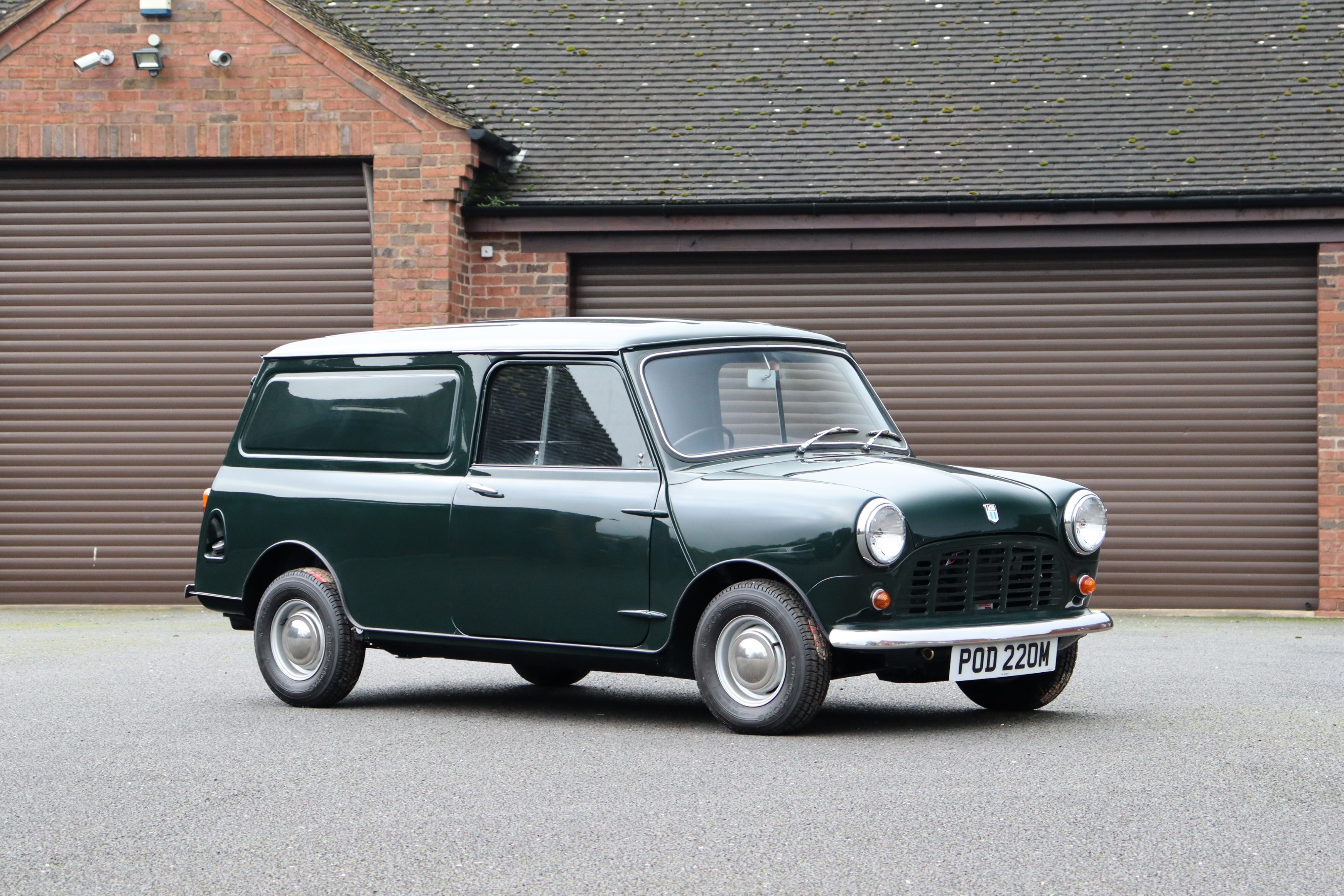 Lot 82 - 1974 Austin Mini Van 850