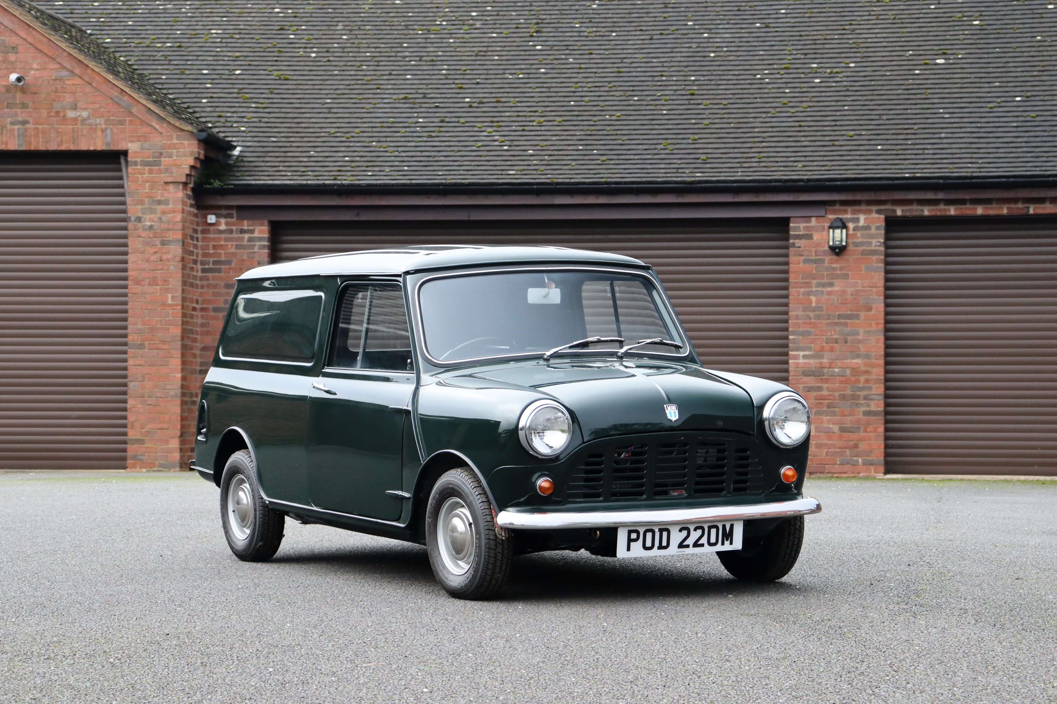 Lot 82 - 1974 Austin Mini Van 850