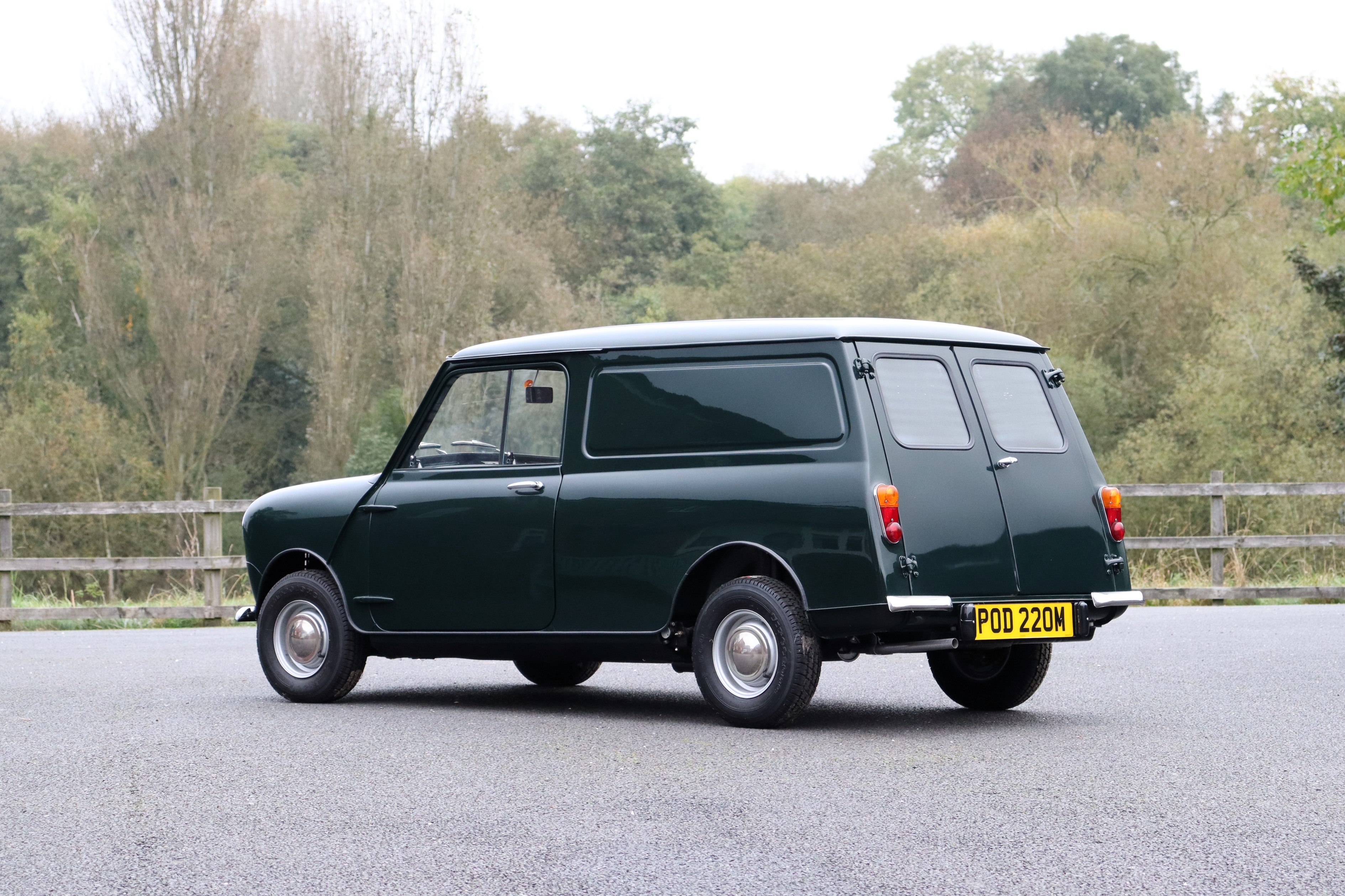 Lot 82 - 1974 Austin Mini Van 850