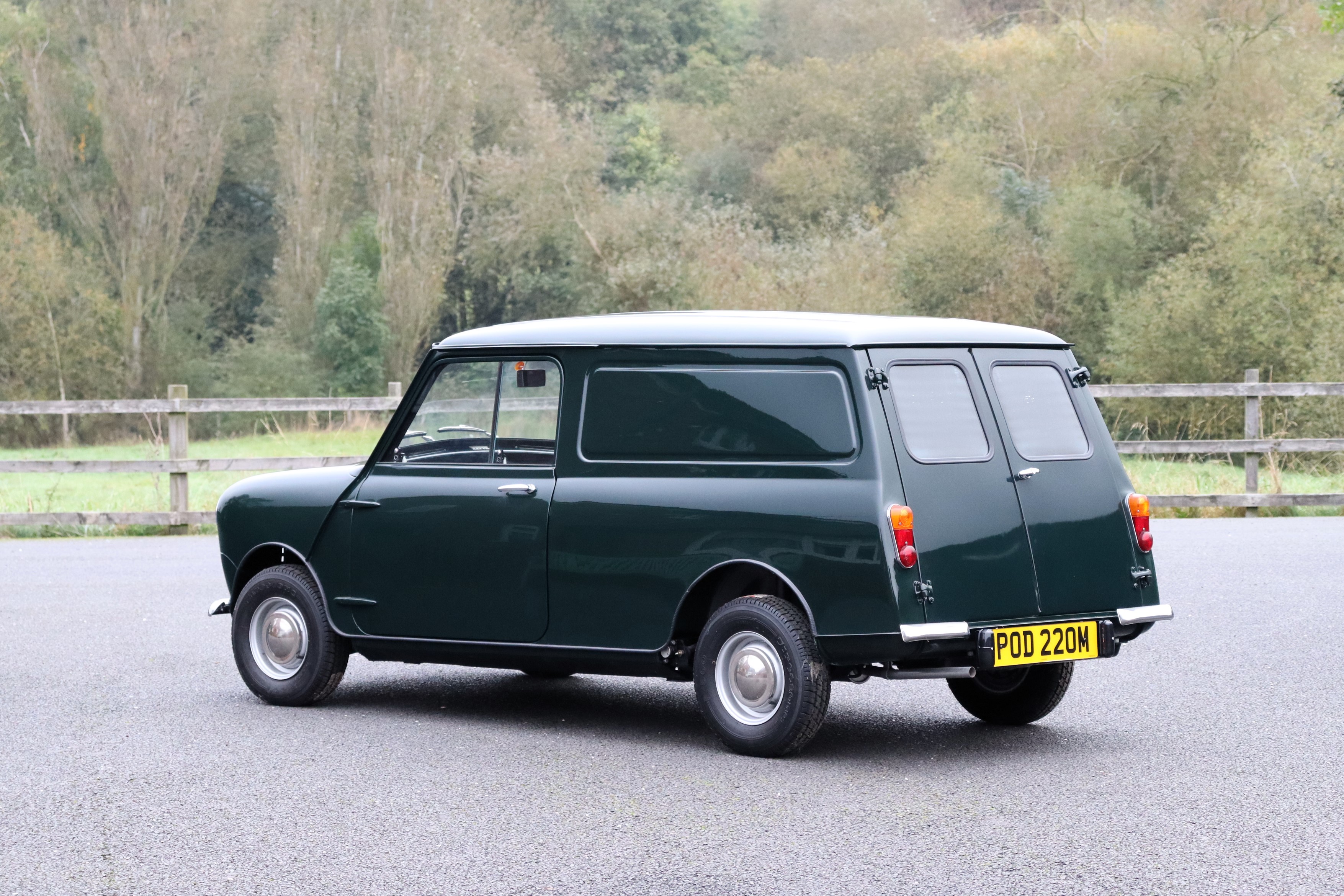 Lot 82 - 1974 Austin Mini Van 850