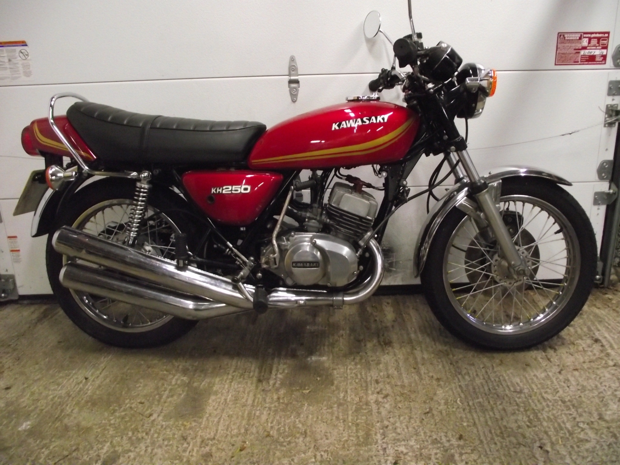 Lot 371 - 1977 Kawasaki KH250
