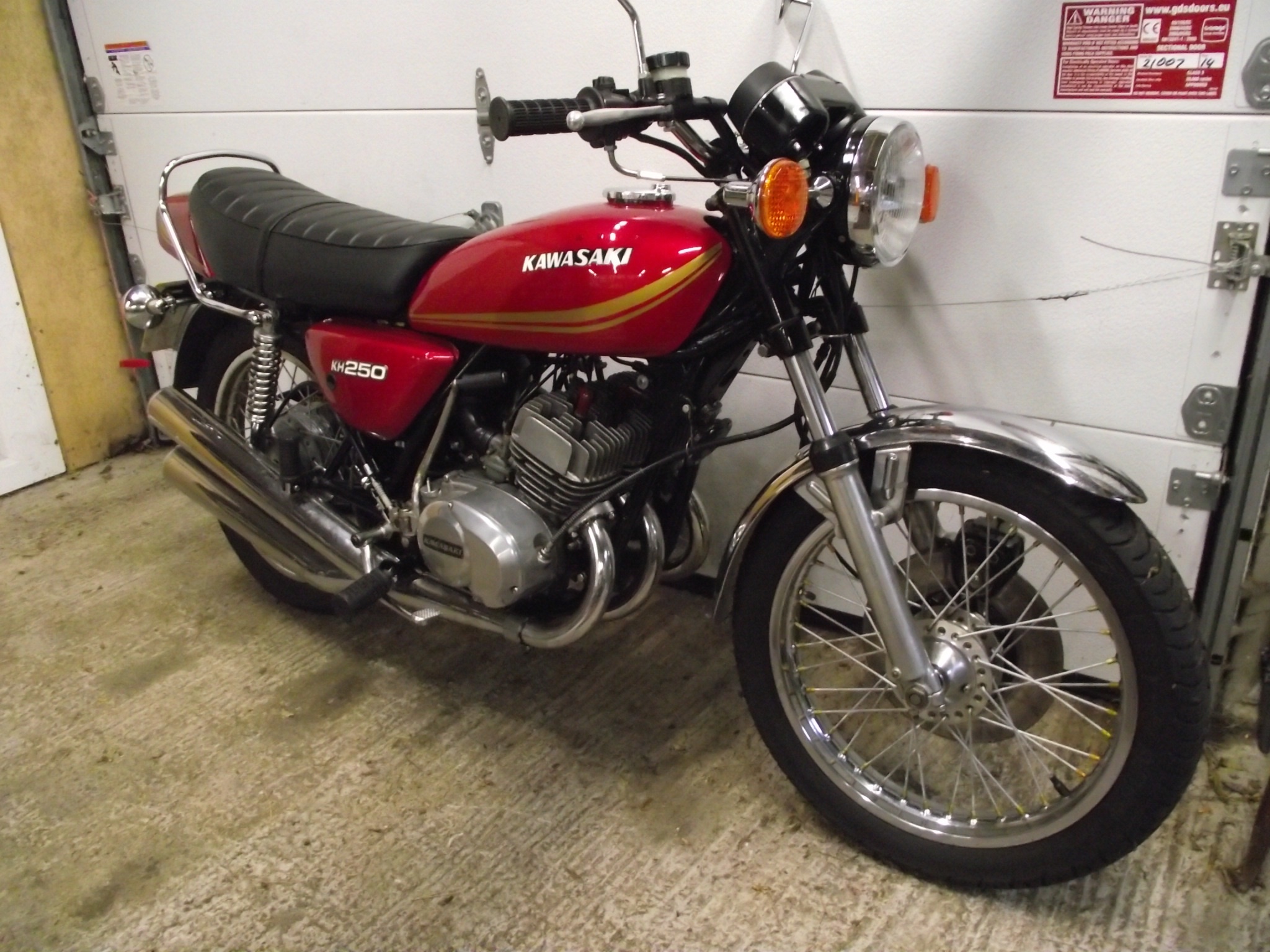 Lot 371 - 1977 Kawasaki KH250