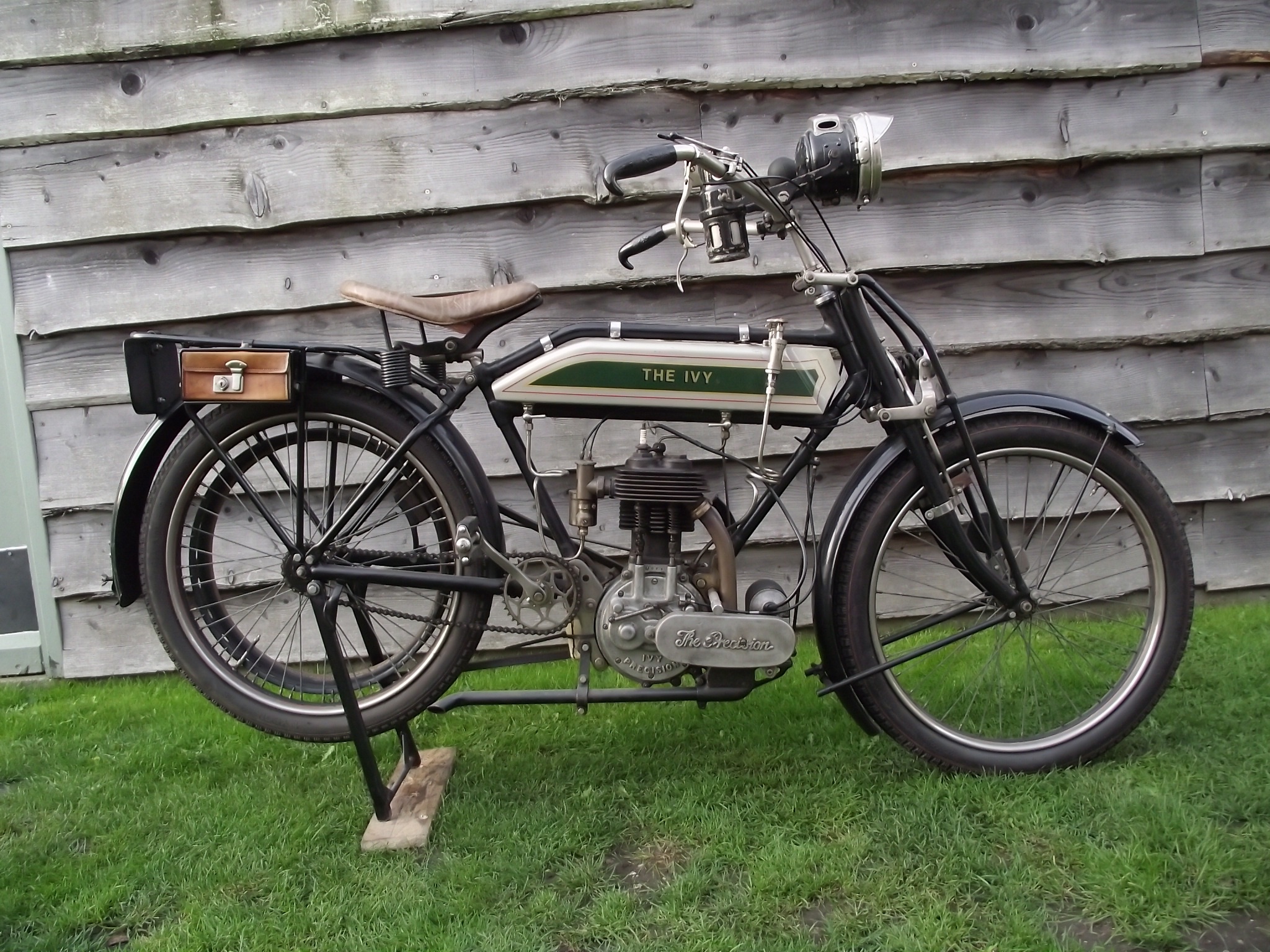 Lot 343 - 1912 Ivy Model C