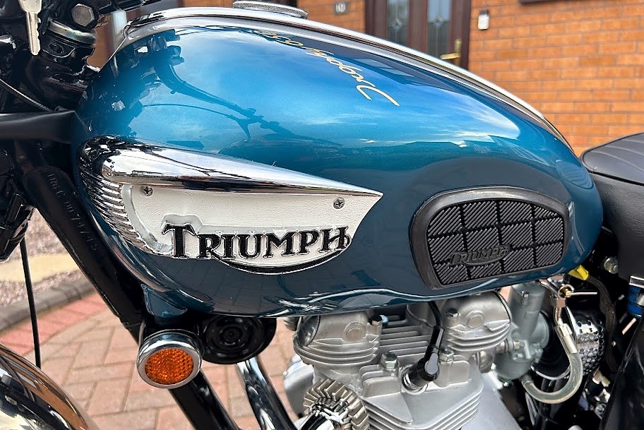 Lot 328 - 1968 Triumph TR6C