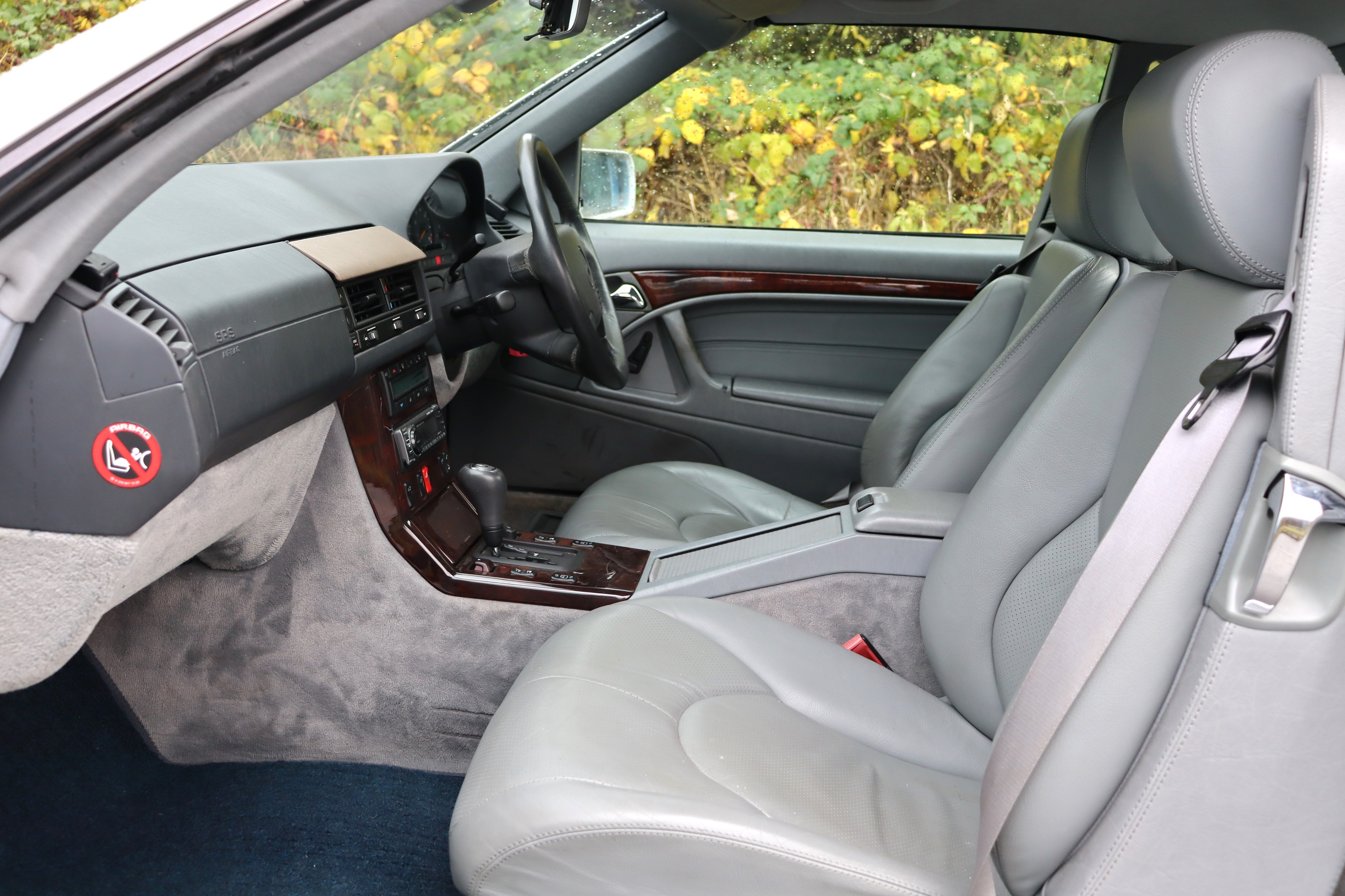 Lot 45 - 1998 Mercedes-Benz SL 320