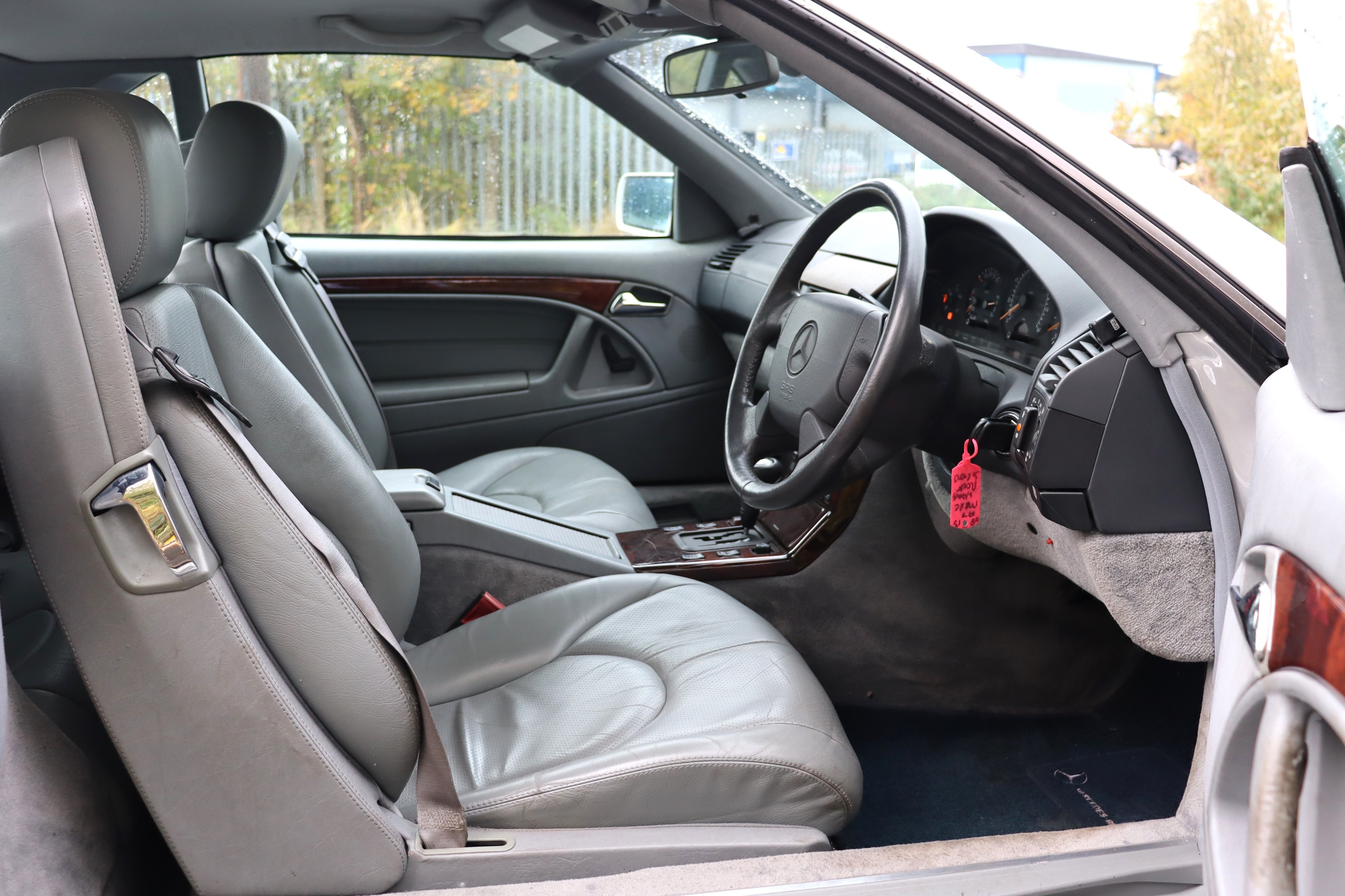 Lot 45 - 1998 Mercedes-Benz SL 320