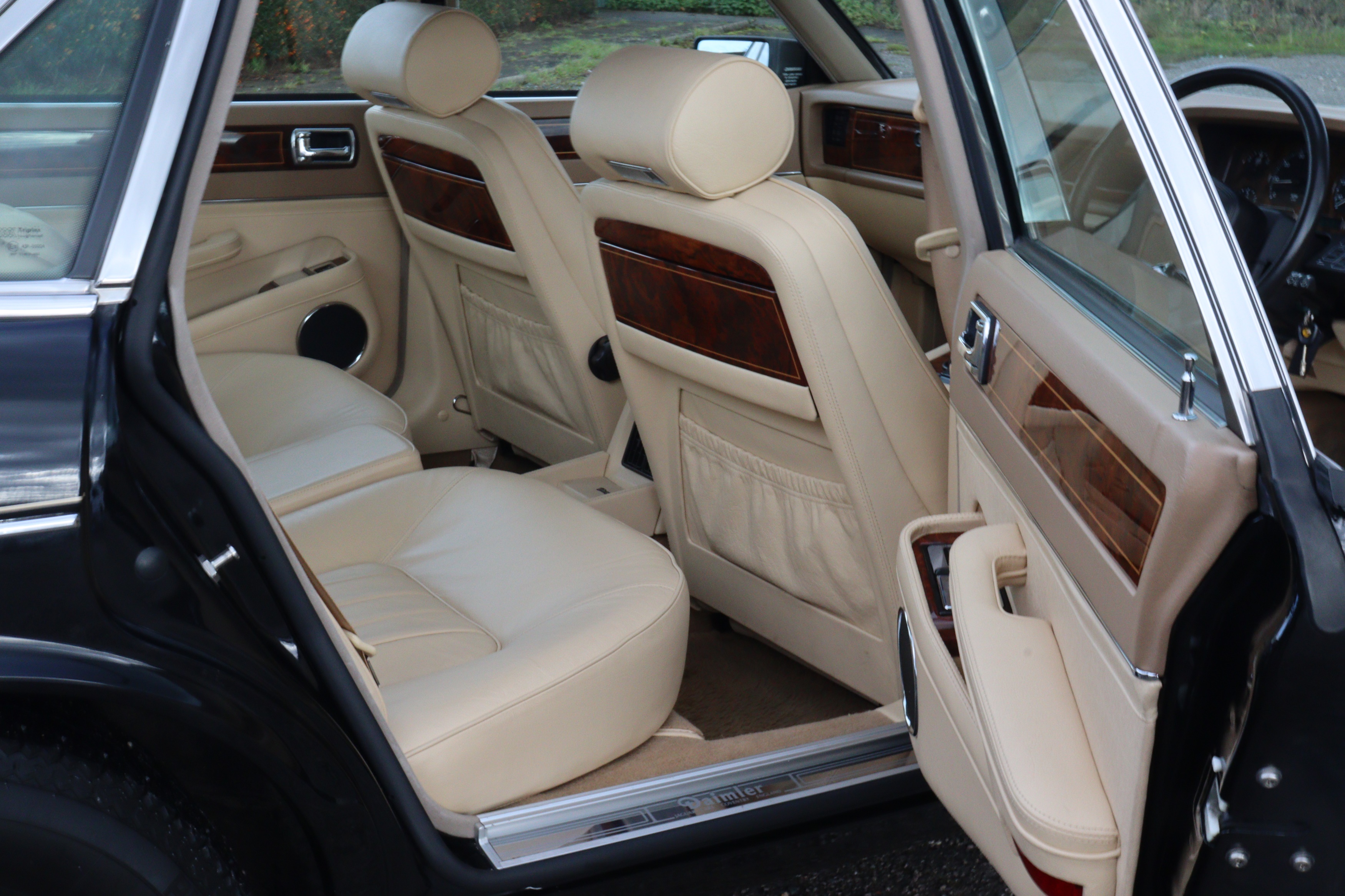 Lot 25 - 1992 Daimler 4.0 Saloon