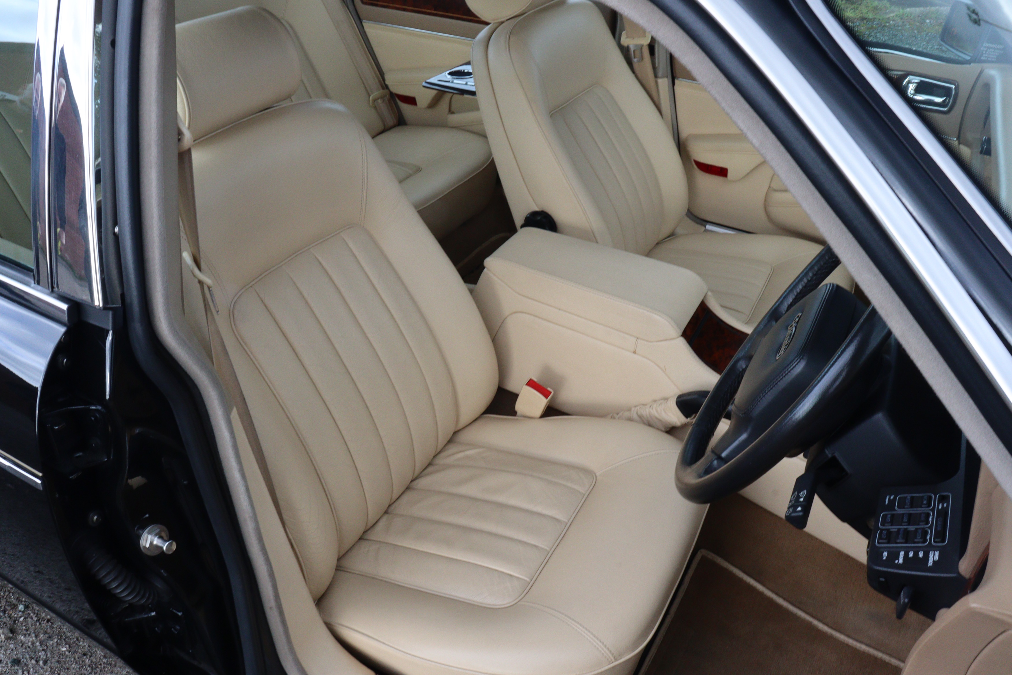 Lot 25 - 1992 Daimler 4.0 Saloon