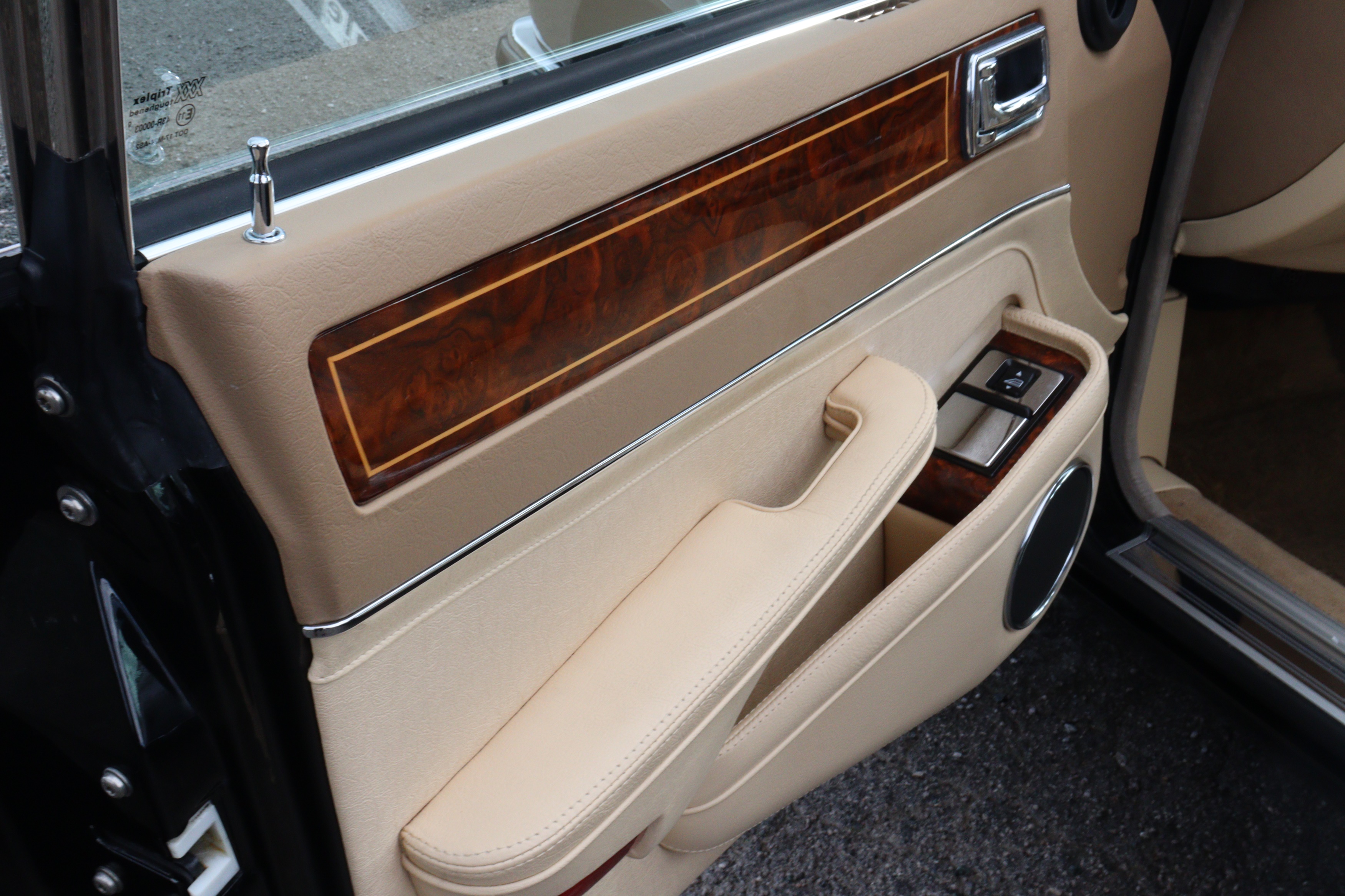 Lot 25 - 1992 Daimler 4.0 Saloon