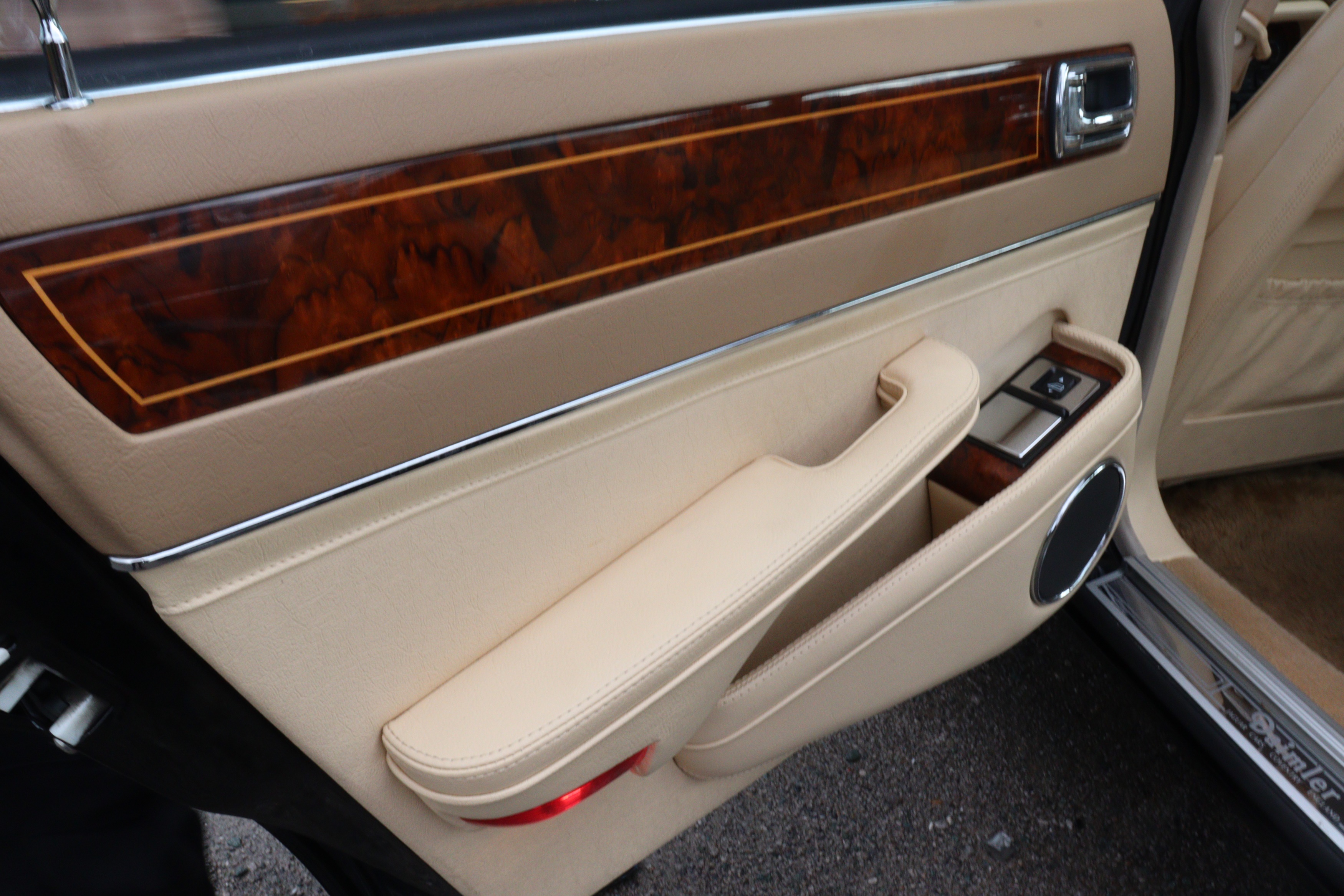 Lot 25 - 1992 Daimler 4.0 Saloon