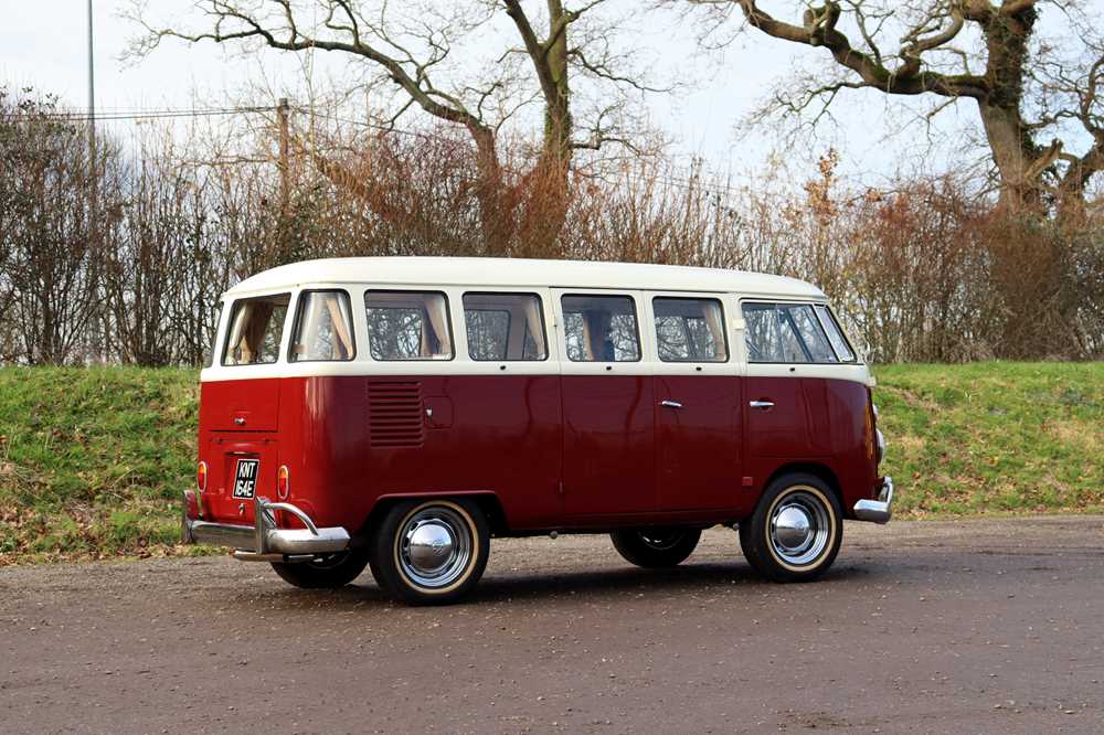 Lot 154 - 1967 Volkswagen Type 2 Kombi Luxo '15 Window'