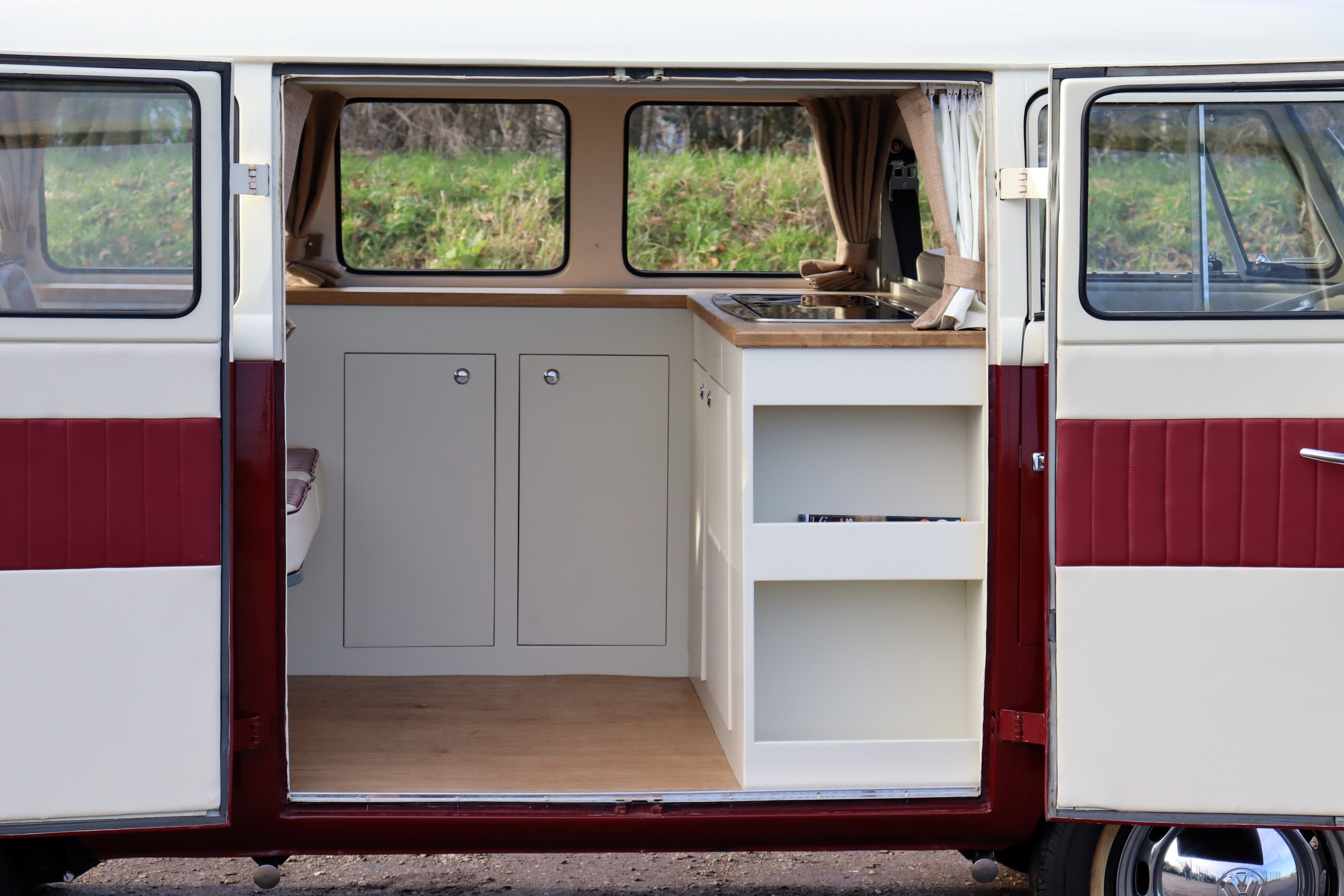Lot 154 - 1967 Volkswagen Type 2 Kombi Luxo '15 Window'