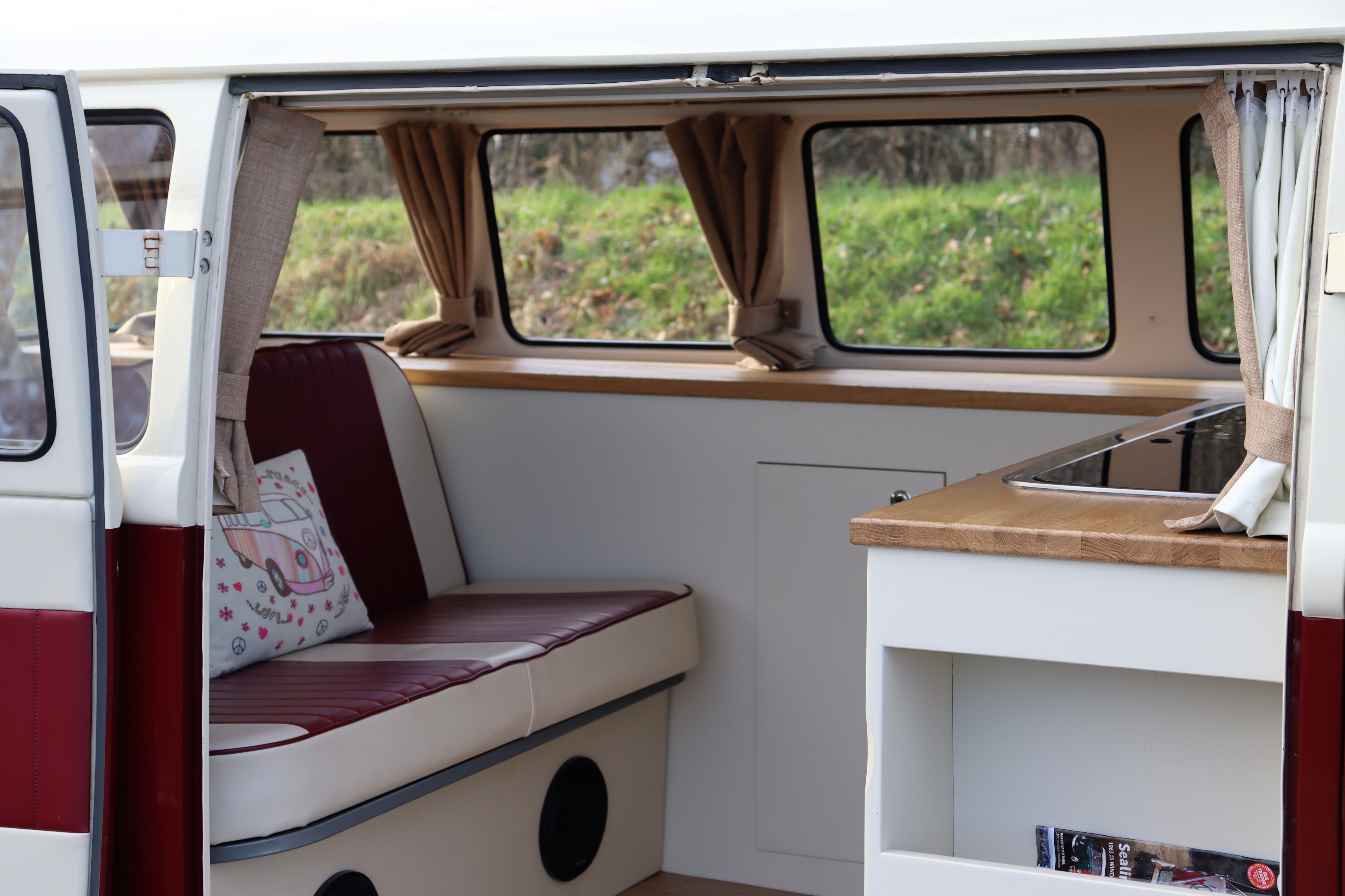 Lot 154 - 1967 Volkswagen Type 2 Kombi Luxo '15 Window'