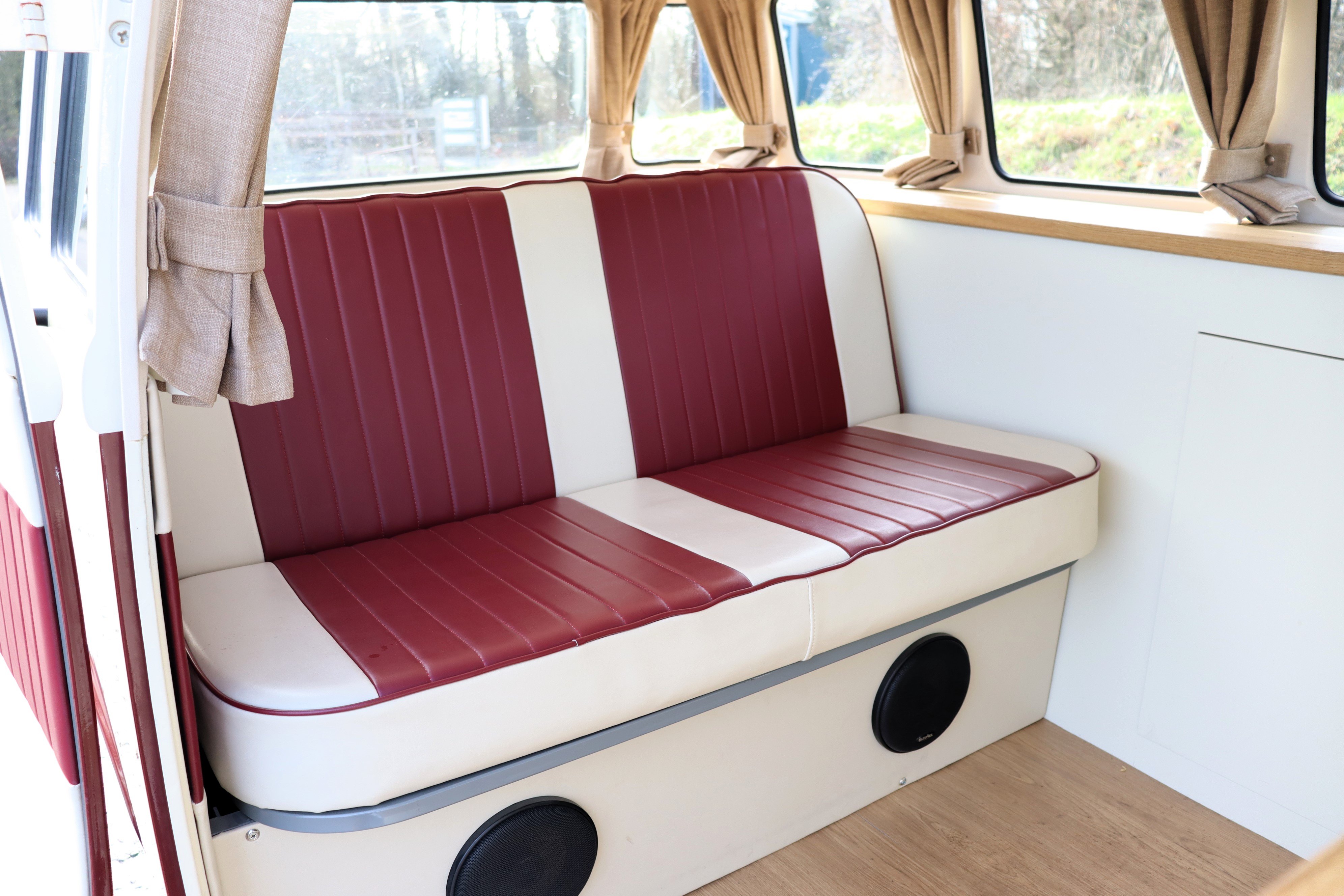 Lot 154 - 1967 Volkswagen Type 2 Kombi Luxo '15 Window'