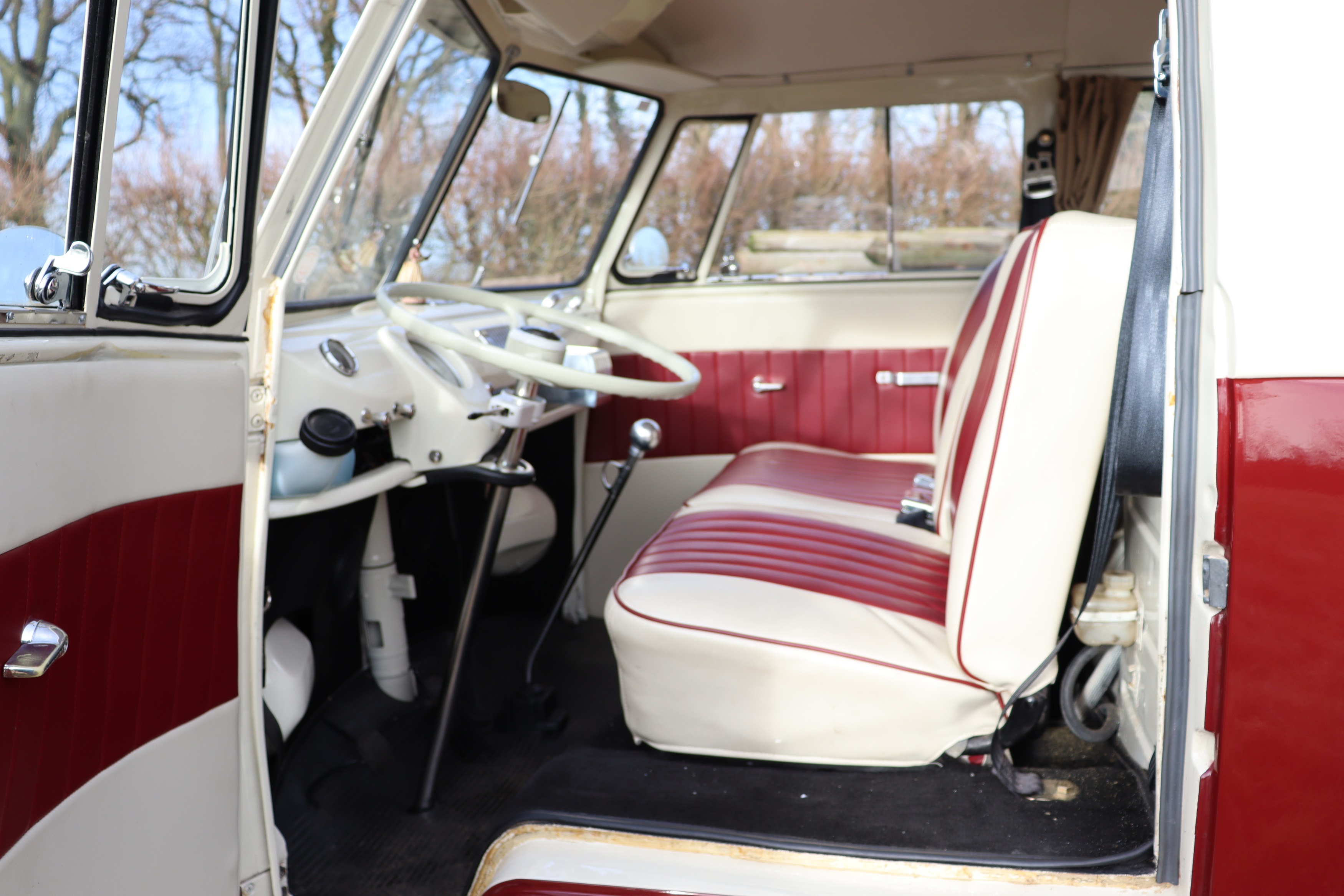 Lot 154 - 1967 Volkswagen Type 2 Kombi Luxo '15 Window'