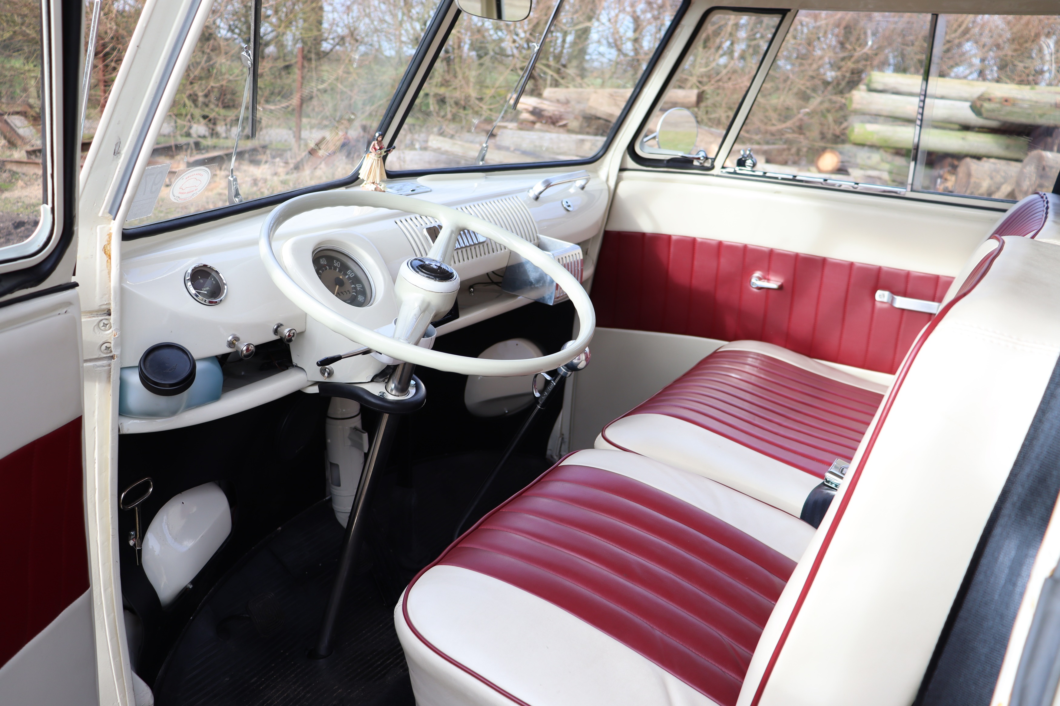 Lot 154 - 1967 Volkswagen Type 2 Kombi Luxo '15 Window'