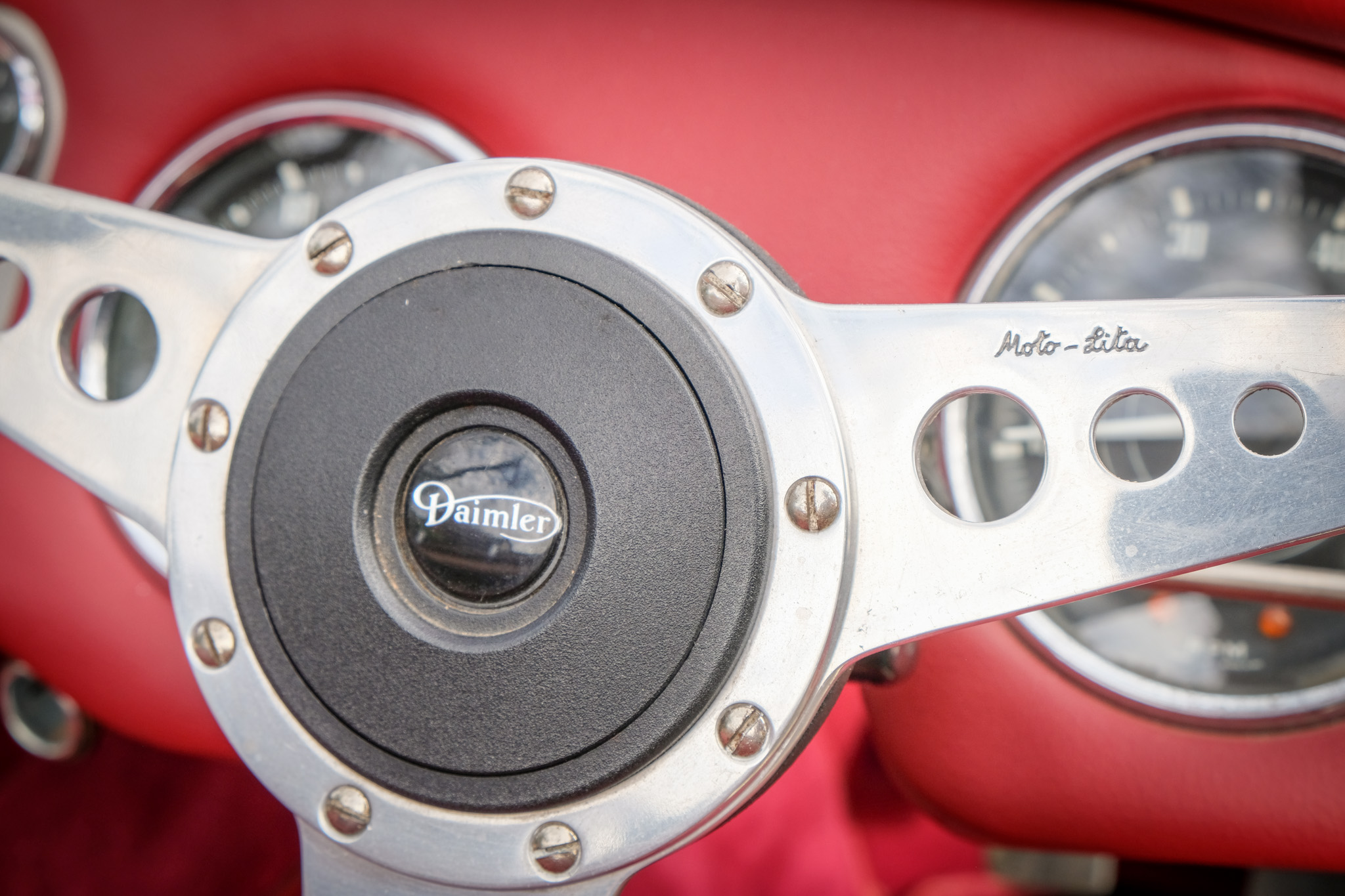 Lot 113 - 1960 Daimler SP250 Dart