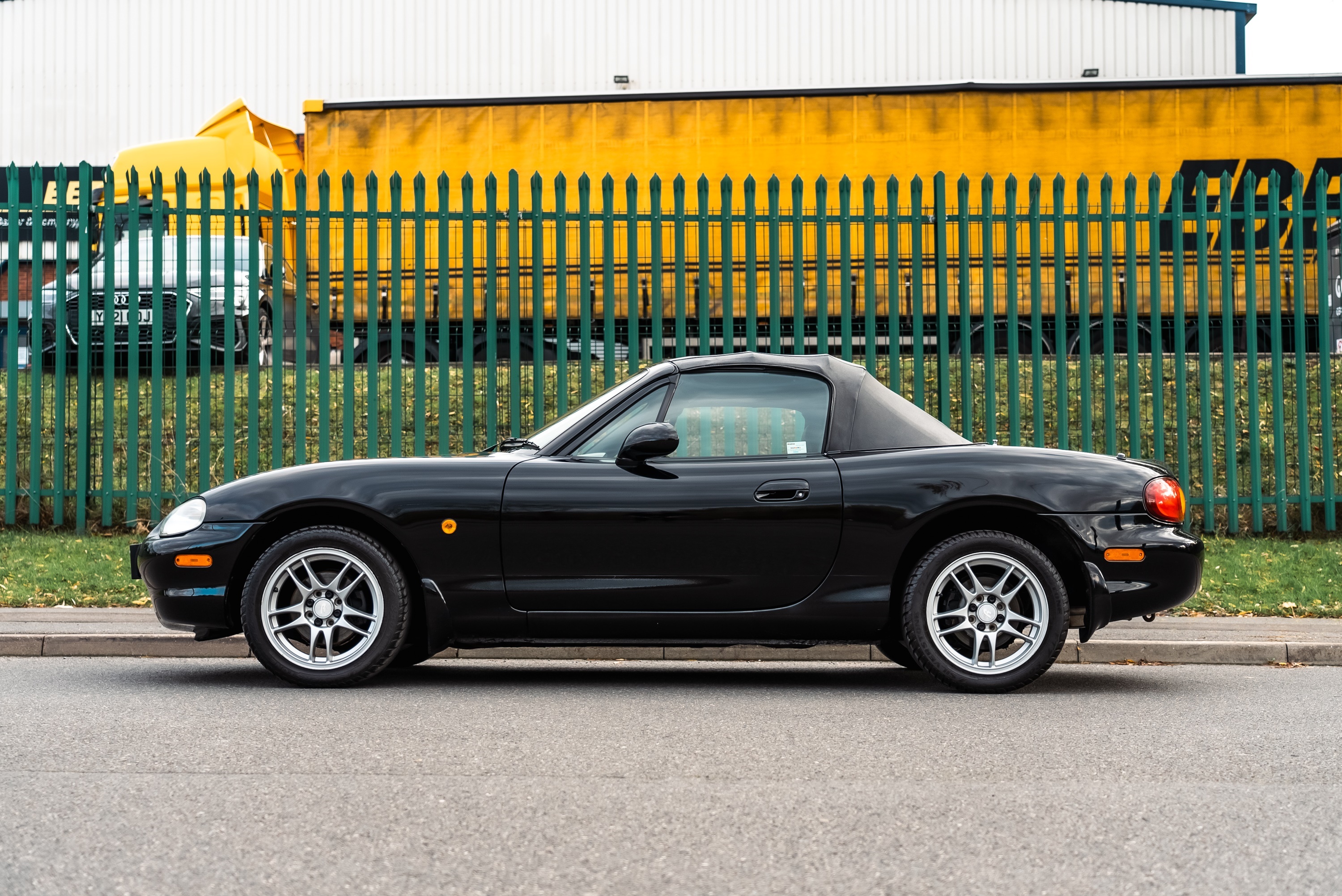Lot 14 - 2001 Mazda MX-5 1.8 'Jasper Conran' Edition