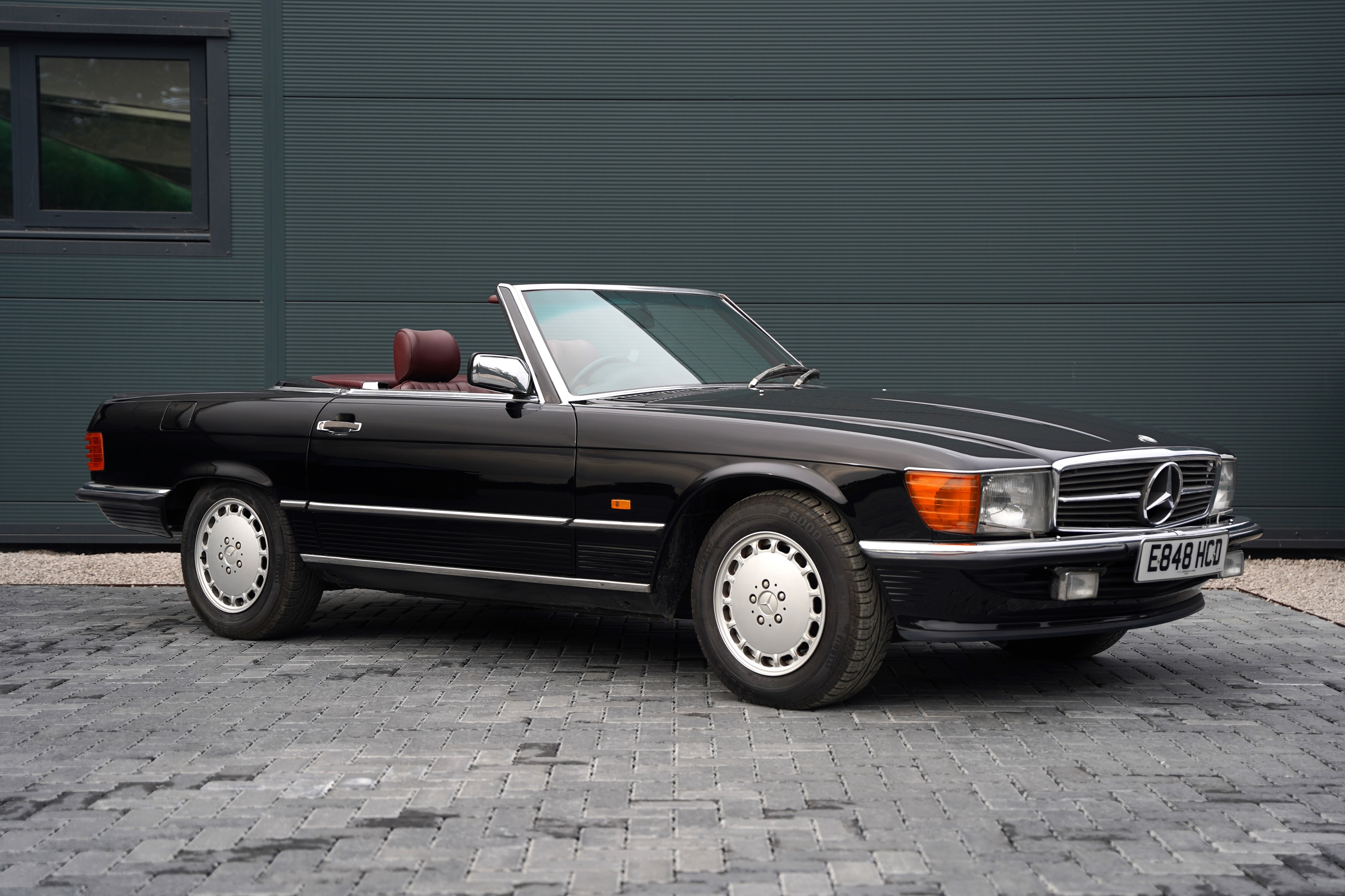 Lot 130 - 1988 Mercedes-Benz 500SL