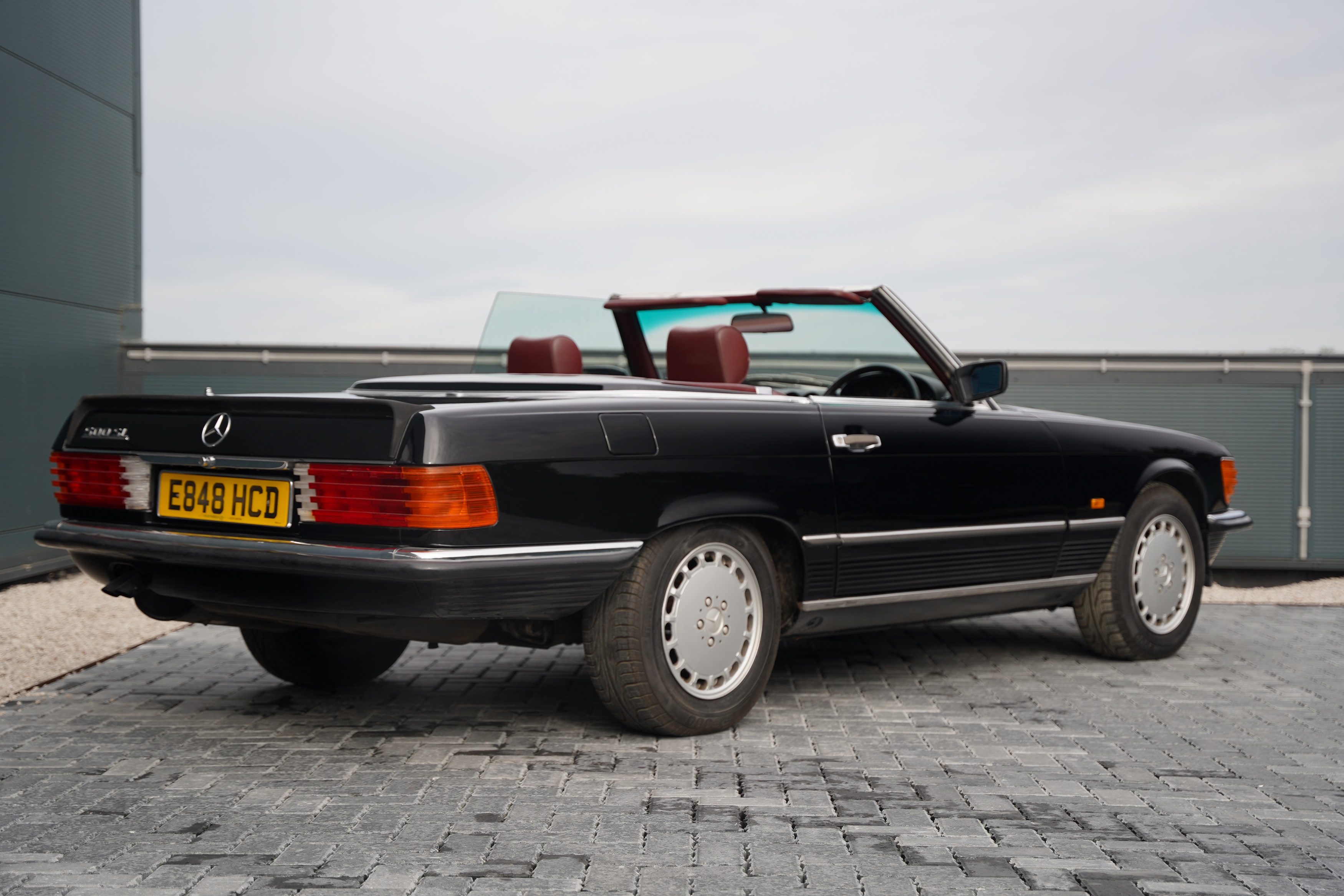 Lot 130 - 1988 Mercedes-Benz 500SL
