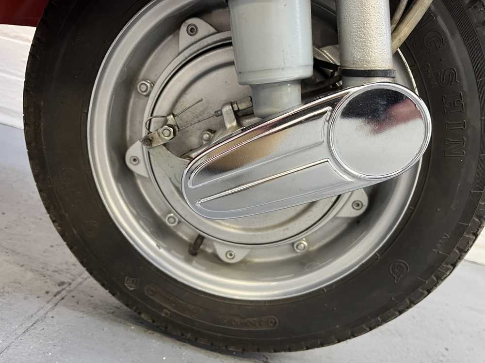 Lot 107 - 1966 Vespa SS180 Super Sport