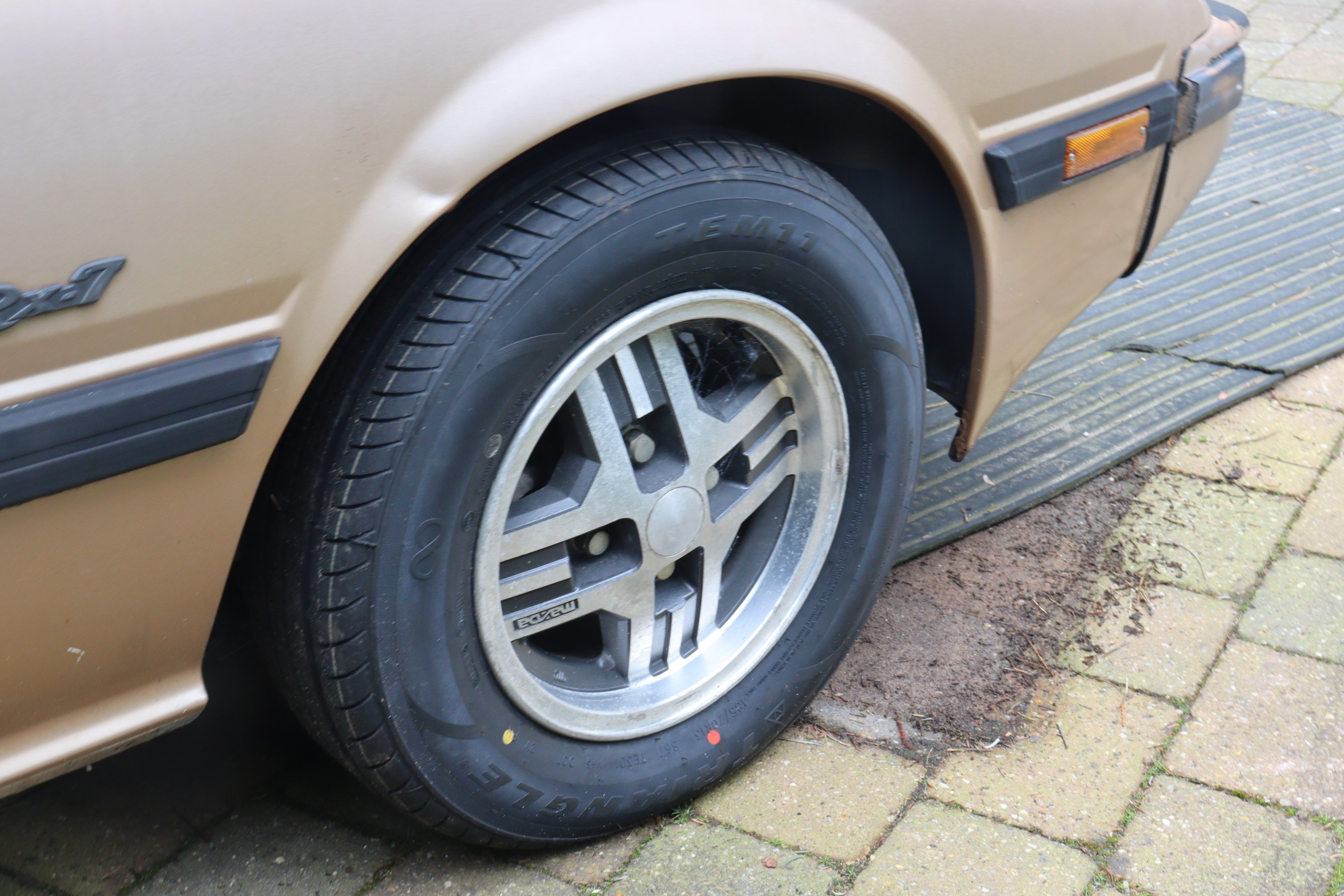 Lot 41 - 1982 Mazda RX-7