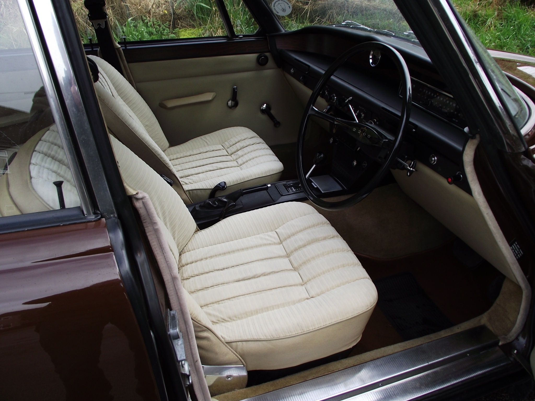 Lot 44 - 1974 Rover P6 2200 SC