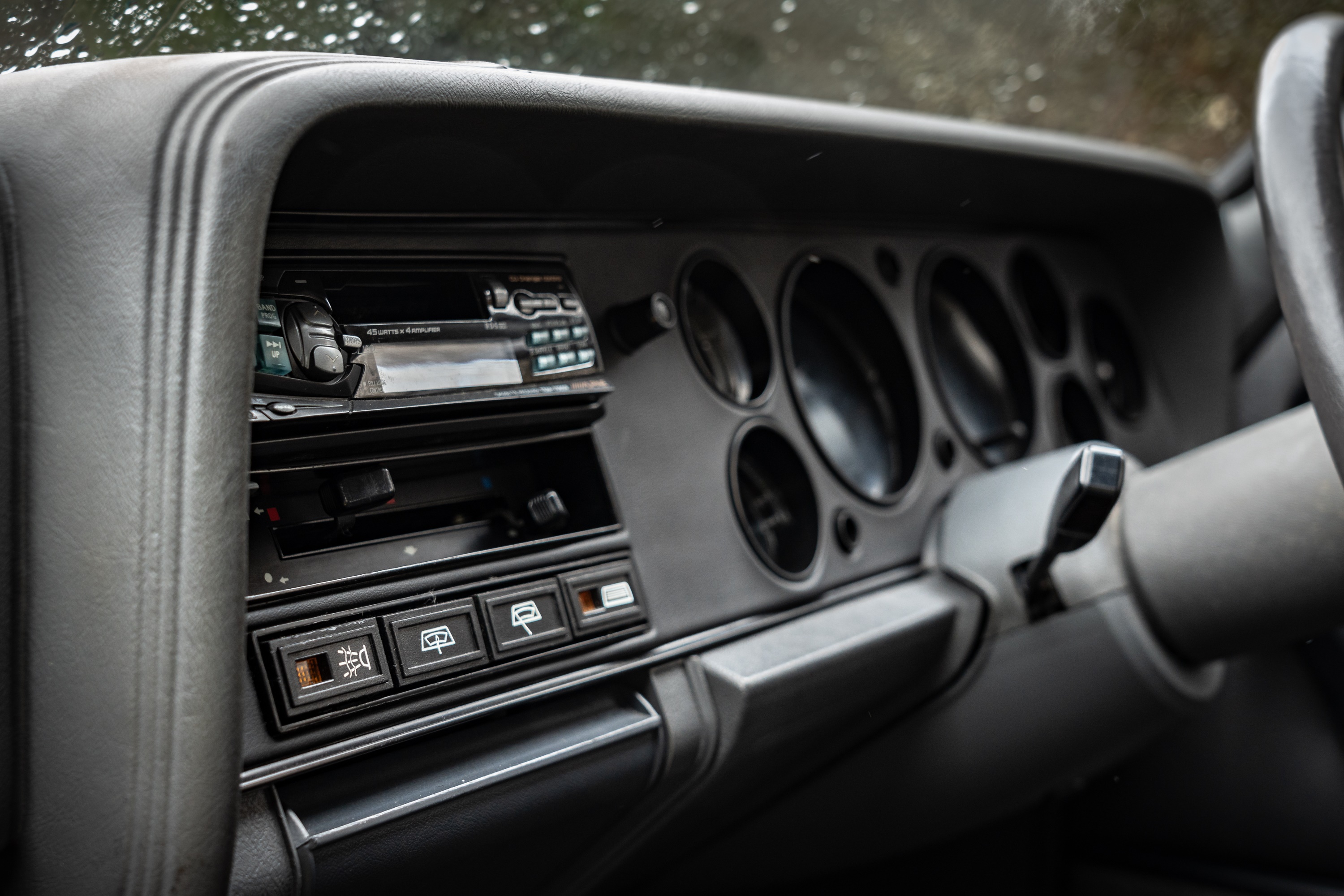 Lot 12 - 1985 Ford Capri Laser 2.0 Litre