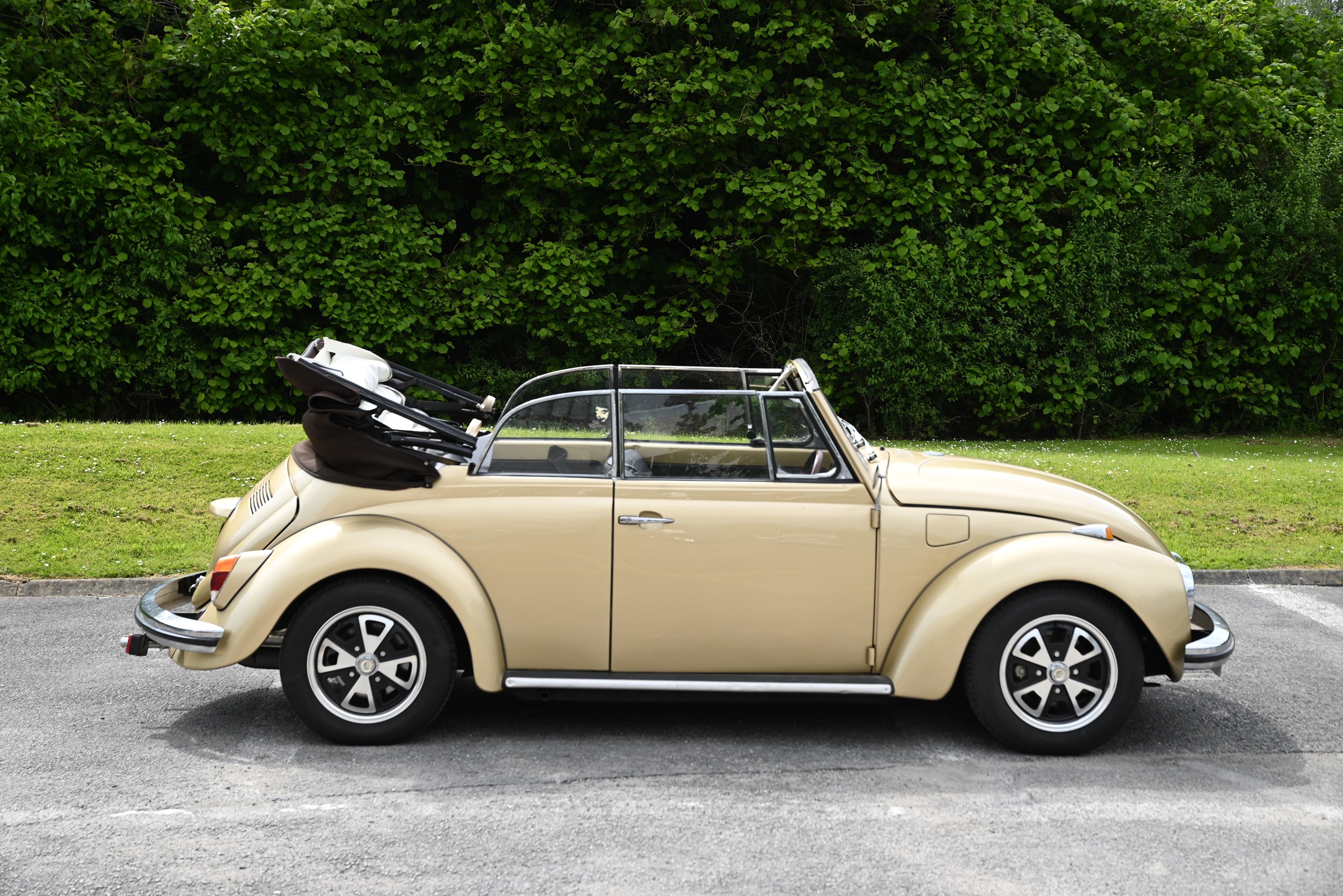 Lot 96 - 1970 Volkswagen Beetle Karmann Cabriolet