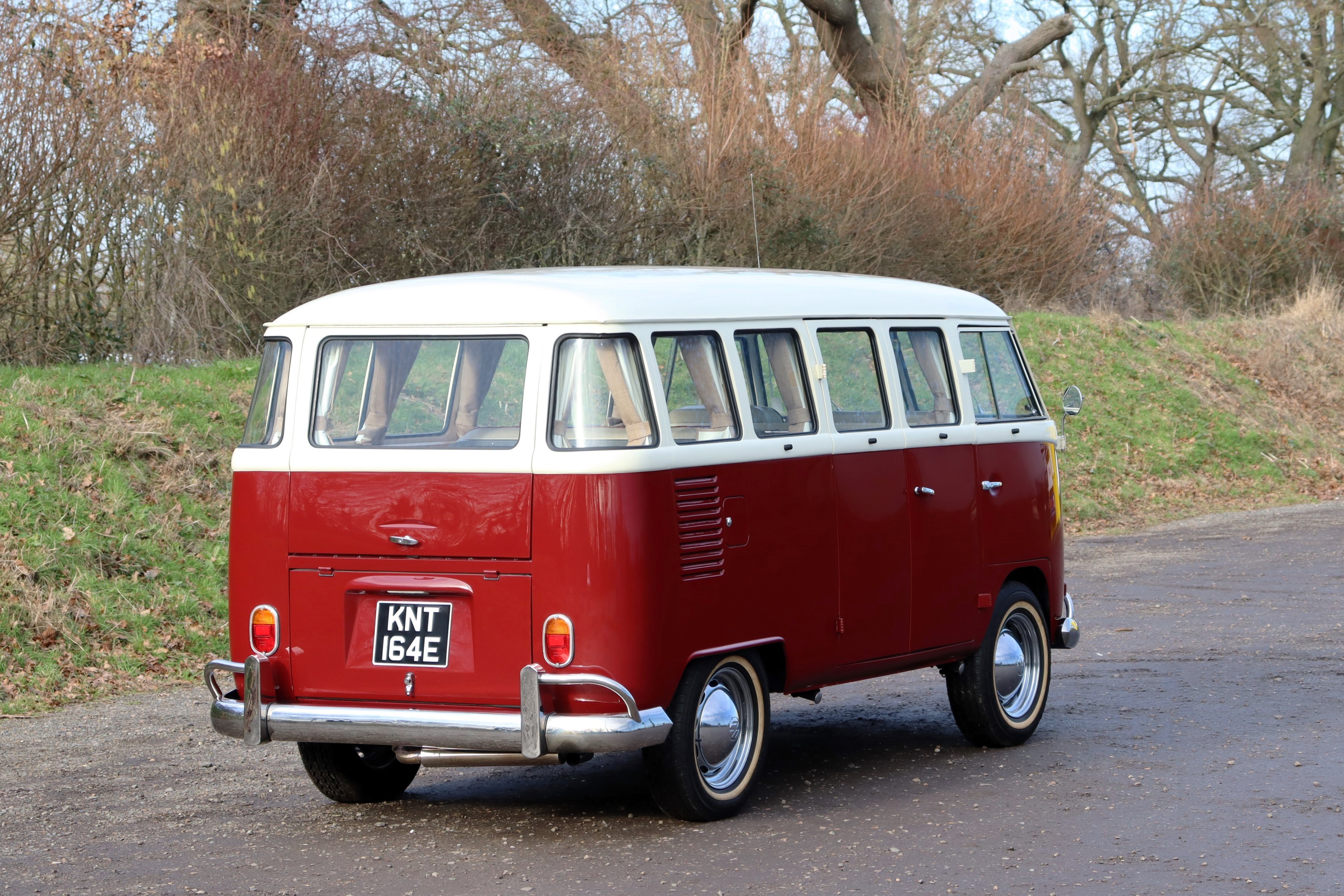 Lot 101 - 1967 Volkswagen Type 2 Kombi Luxo '15-Window'