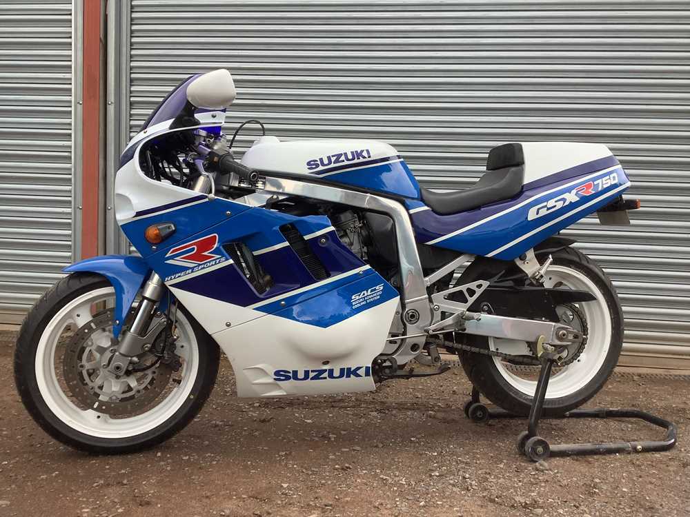 Lot 329 - 1990 Suzuki GSXr750 Slingshot