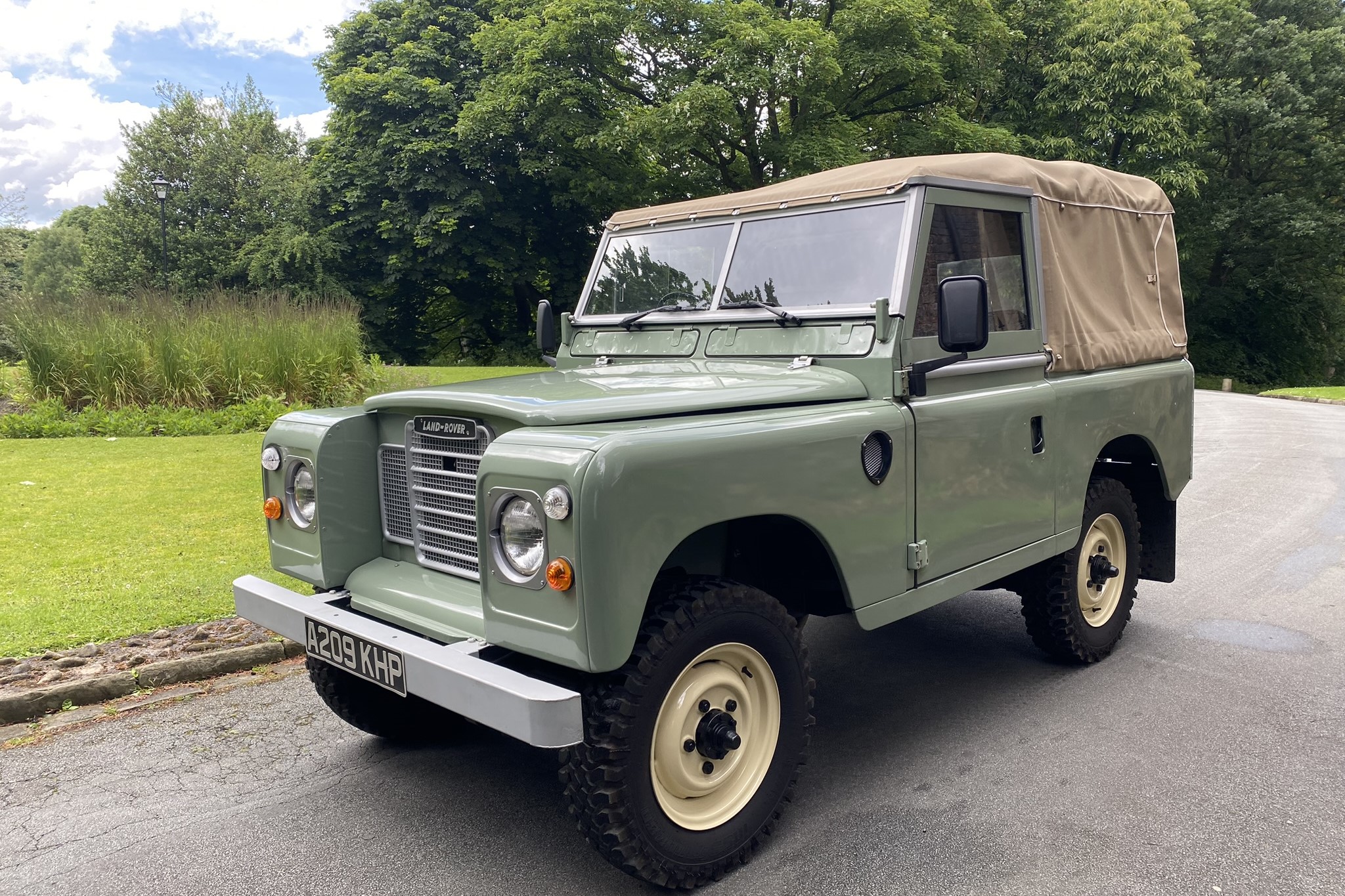 Lot 67 - 1984 Land Rover Series III 88