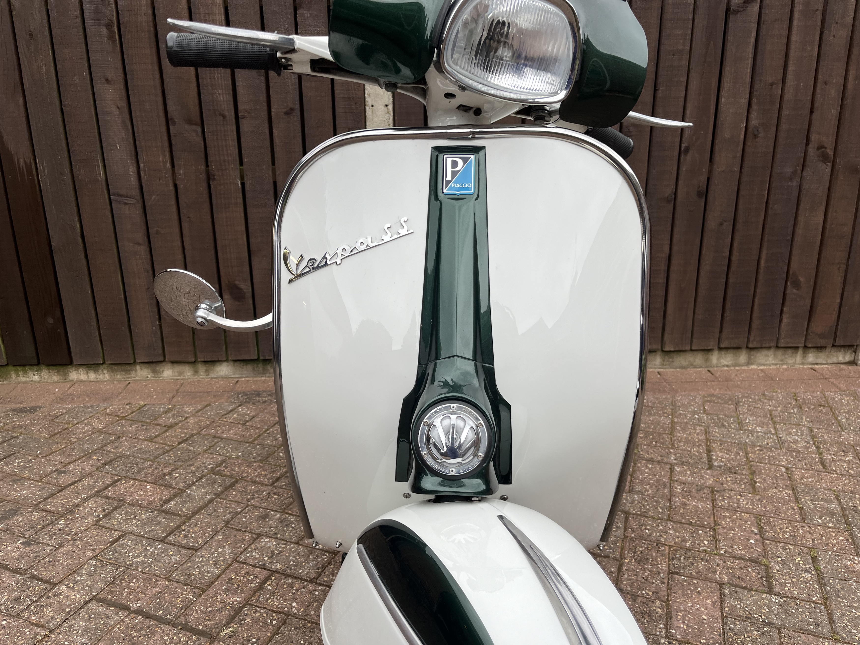 Lot 149 - 1966 Vespa SS180 Super Sport (221)
