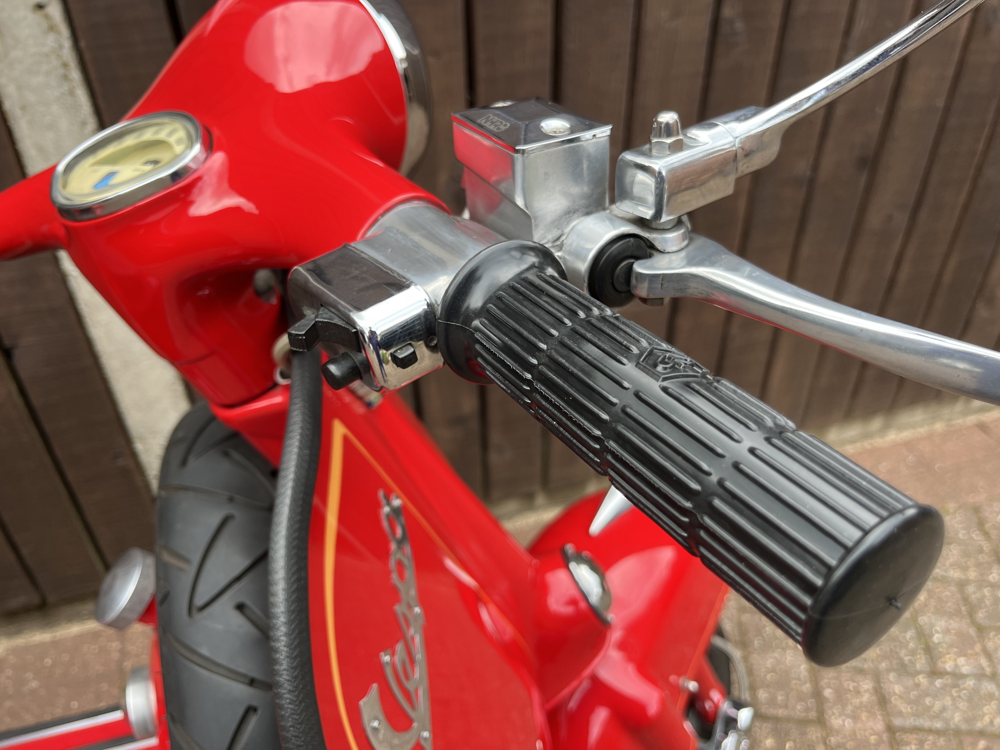 Lot 123 - 1958 Vespa VB1T Custom 221 ‘Vespamania’